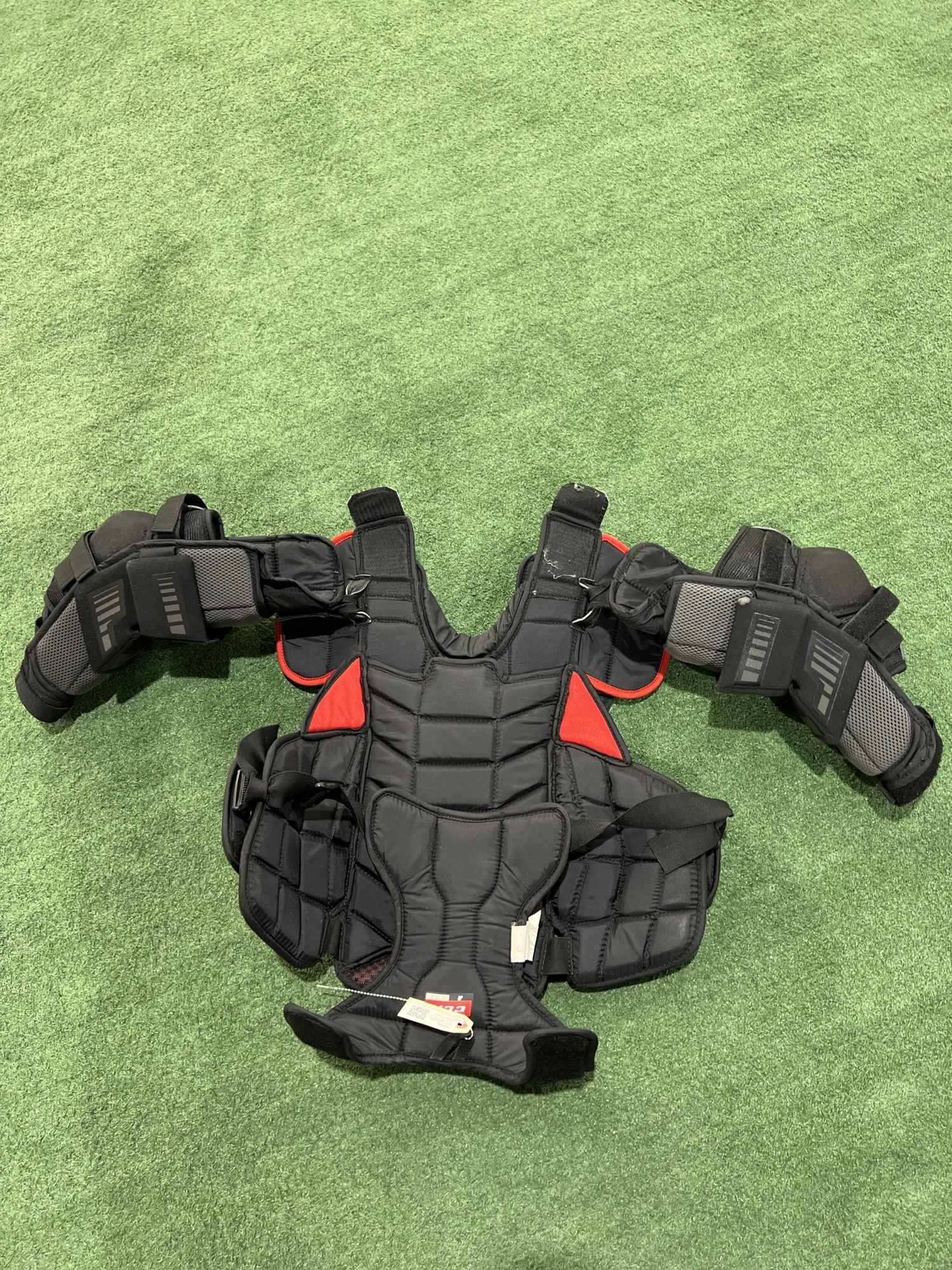 Junior Used Large/Extra Large CCM Extreme Flex E2.5 Goalie Chest ...