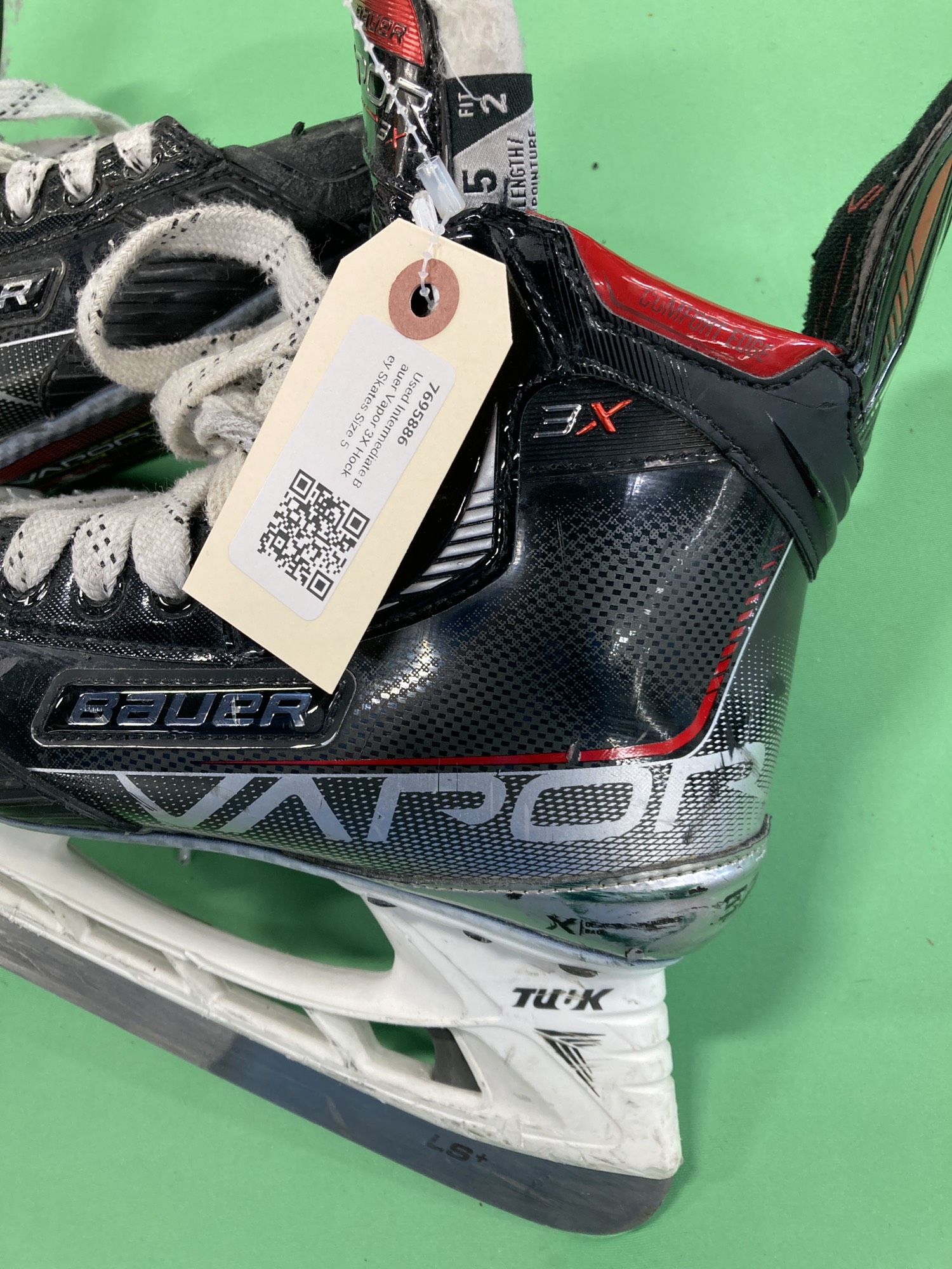 Used Intermediate Bauer Vapor 3X Hockey Skates Size 5 | SidelineSwap Used Intermediate Bauer Vapor 3X Hockey Skates Size 5 | SidelineSwap