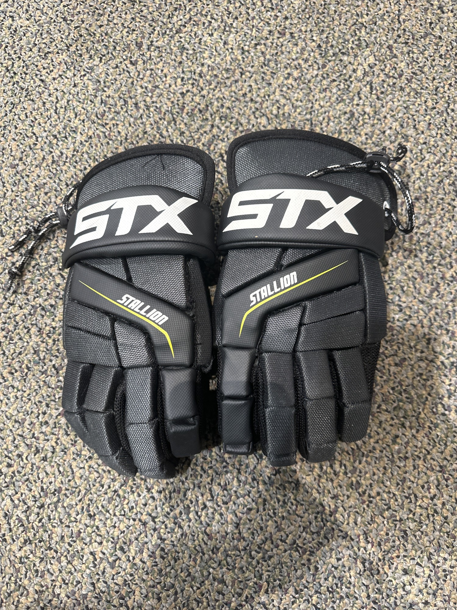 Used STX Stallion 200+ Lacrosse Youth Starter Set | SidelineSwap