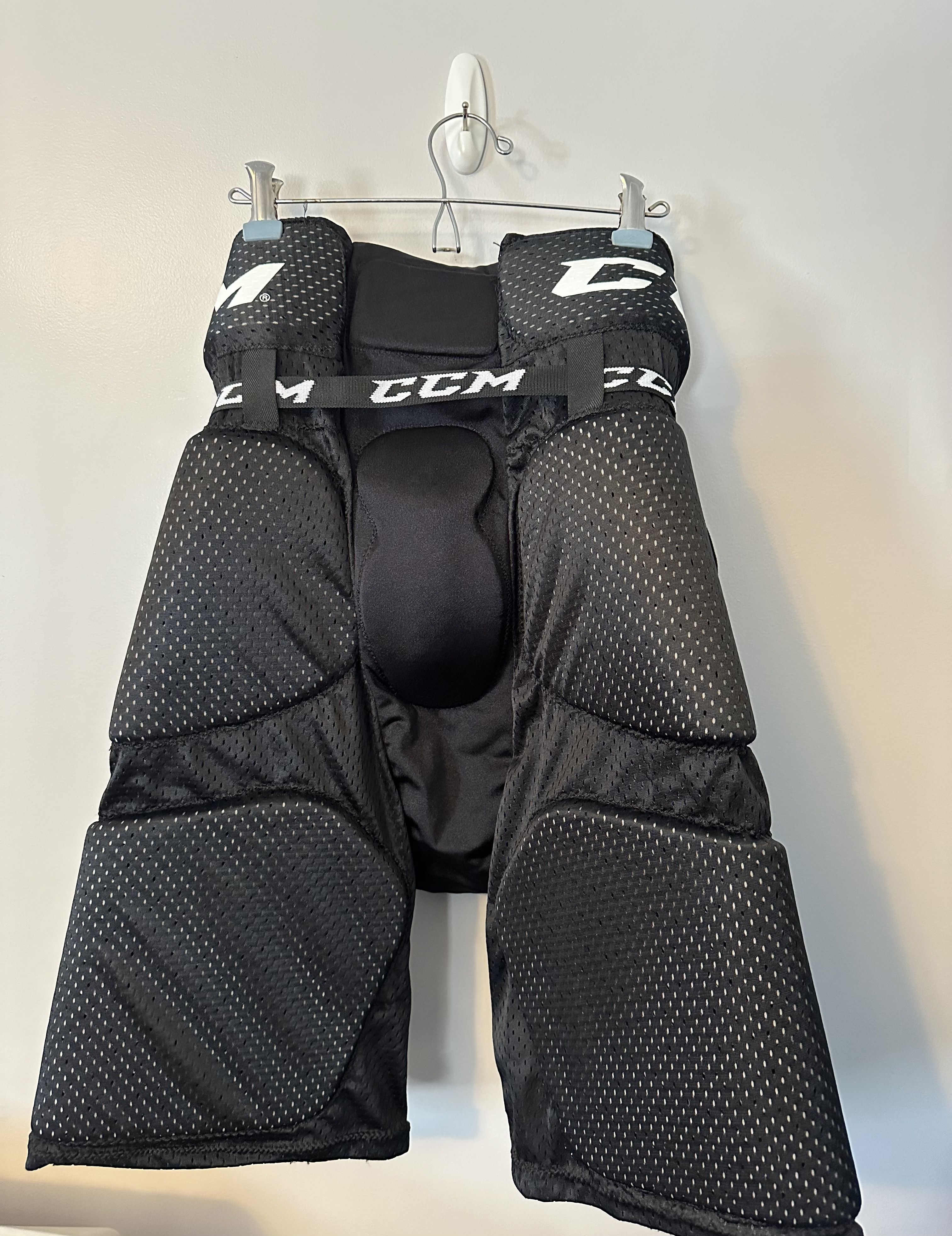 CCM PG9 Referee Ref Girdle Padded Pant shorts - Senior - Large - NEW ...