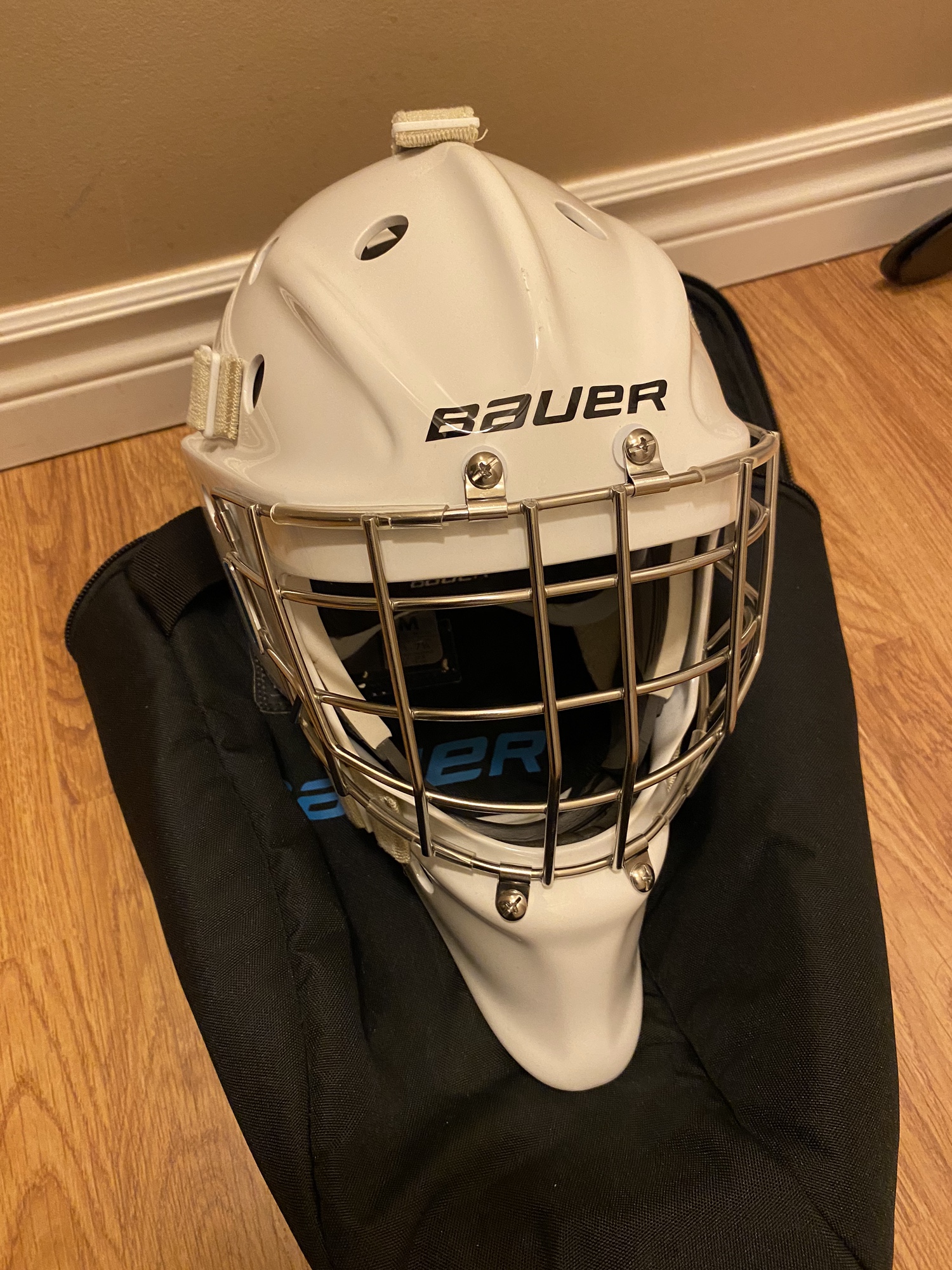New Bauer 960 Goalie Mask Senior Medium | SidelineSwap