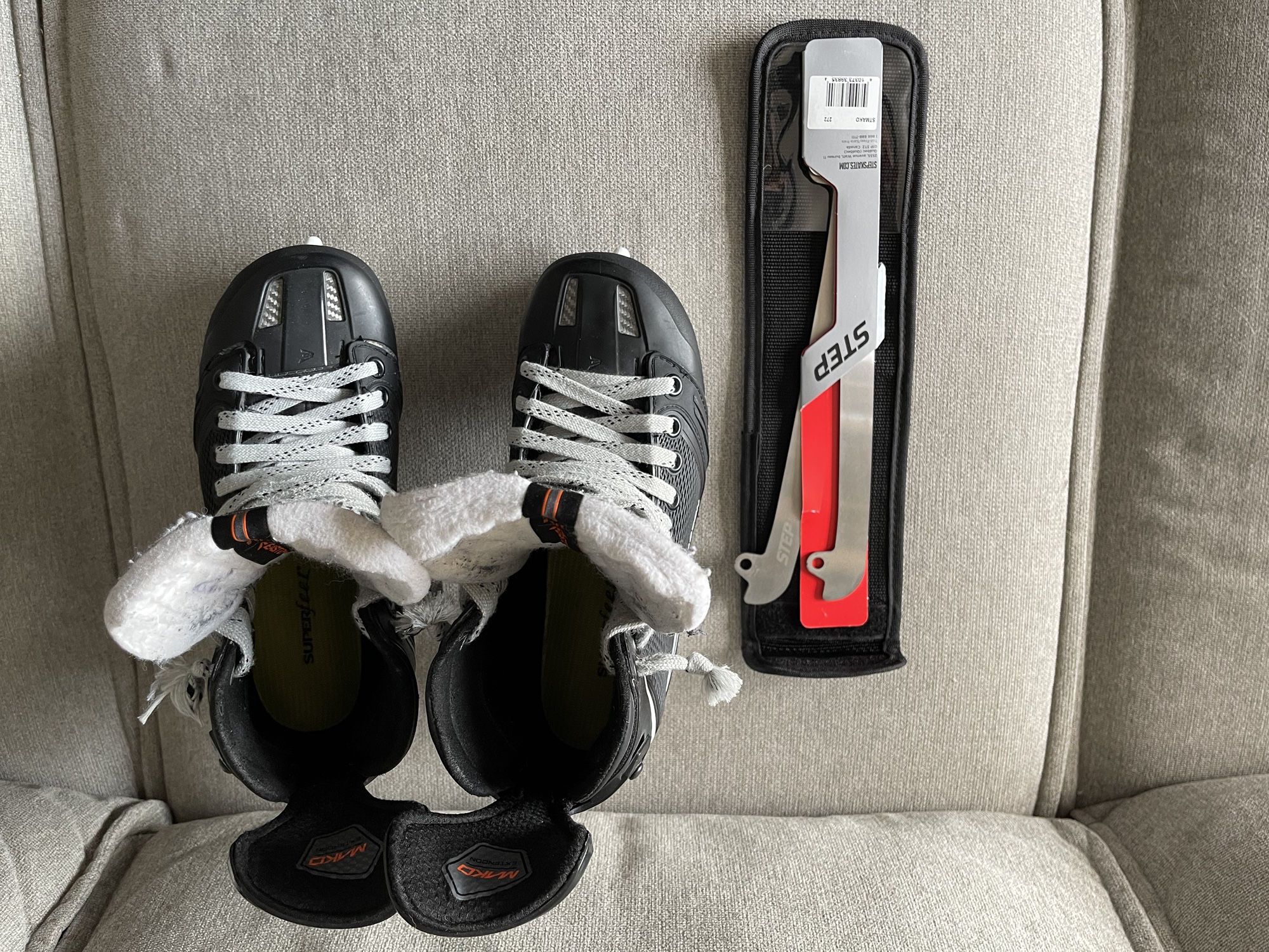Easton Mako M7 skates 8.5EE with brand new extra STEP STMAKO 272 blades ...
