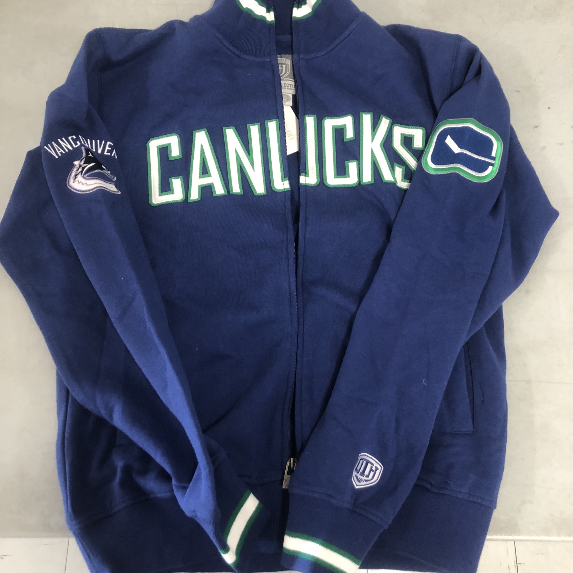 NEW Vancouver Canucks mens medium jacket | SidelineSwap
