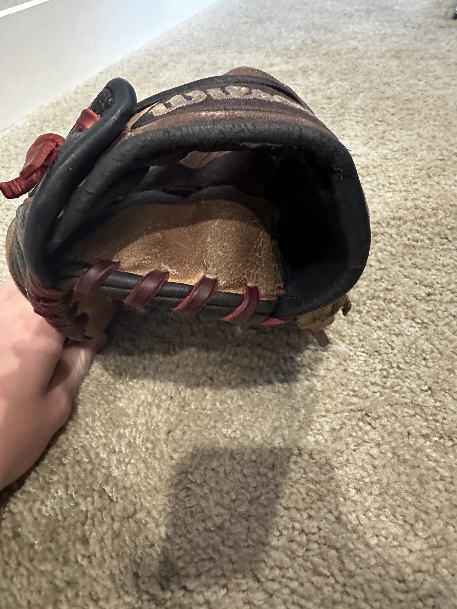 Infield 11.5" A2000 Baseball Glove | SidelineSwap