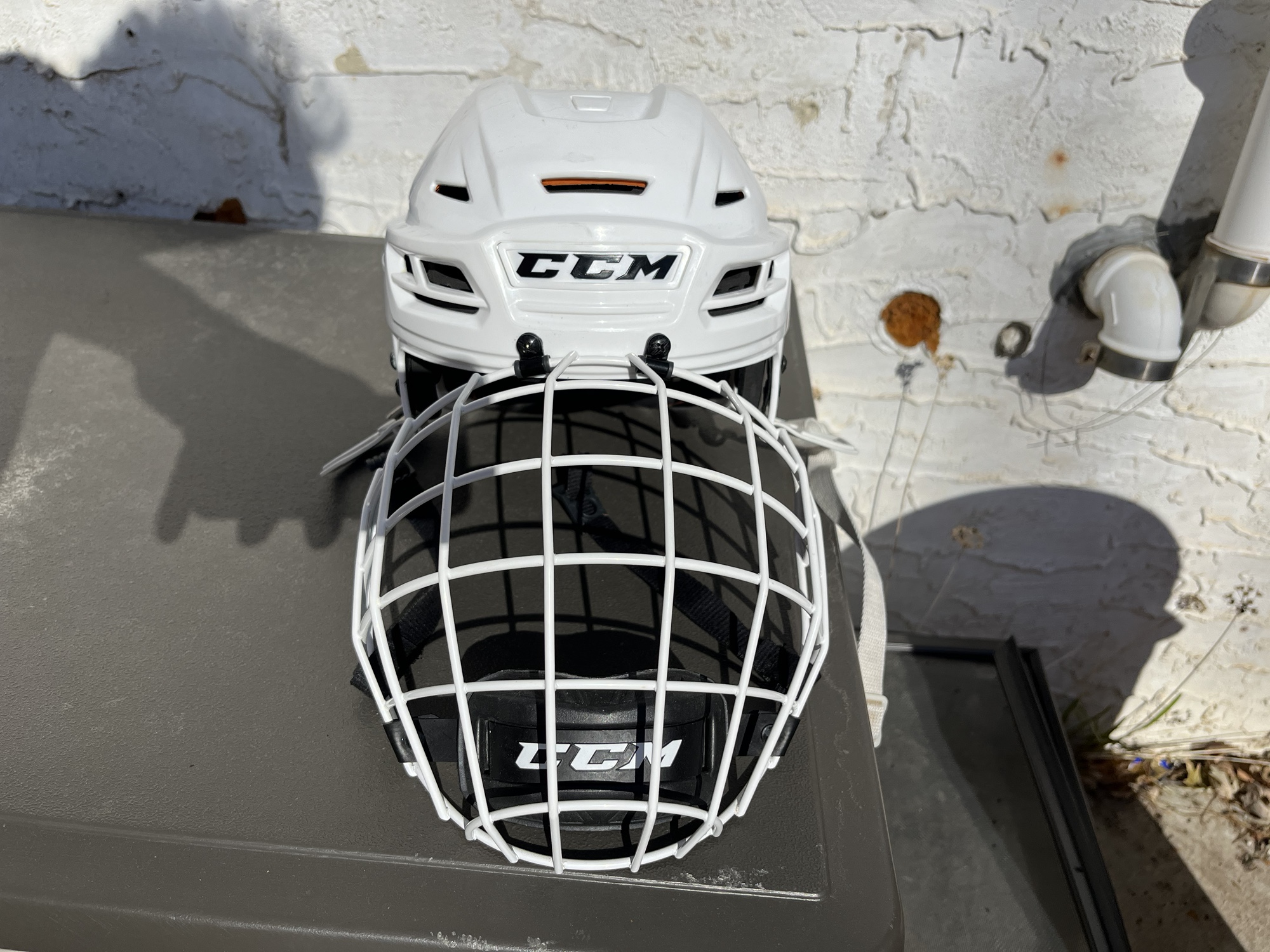 Ccm 710 helmet senior large | SidelineSwap