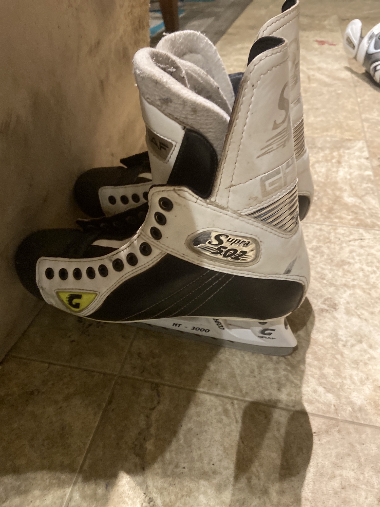 Senior Graf Wide Width 10 Supra 502 Hockey Skates | SidelineSwap