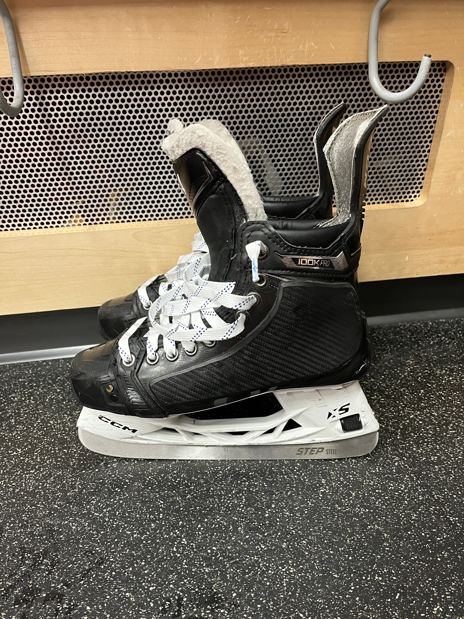 CCM Pro Stock 7.5D RibCor 100k Pro Skates W/ New Step Steel | SidelineSwap