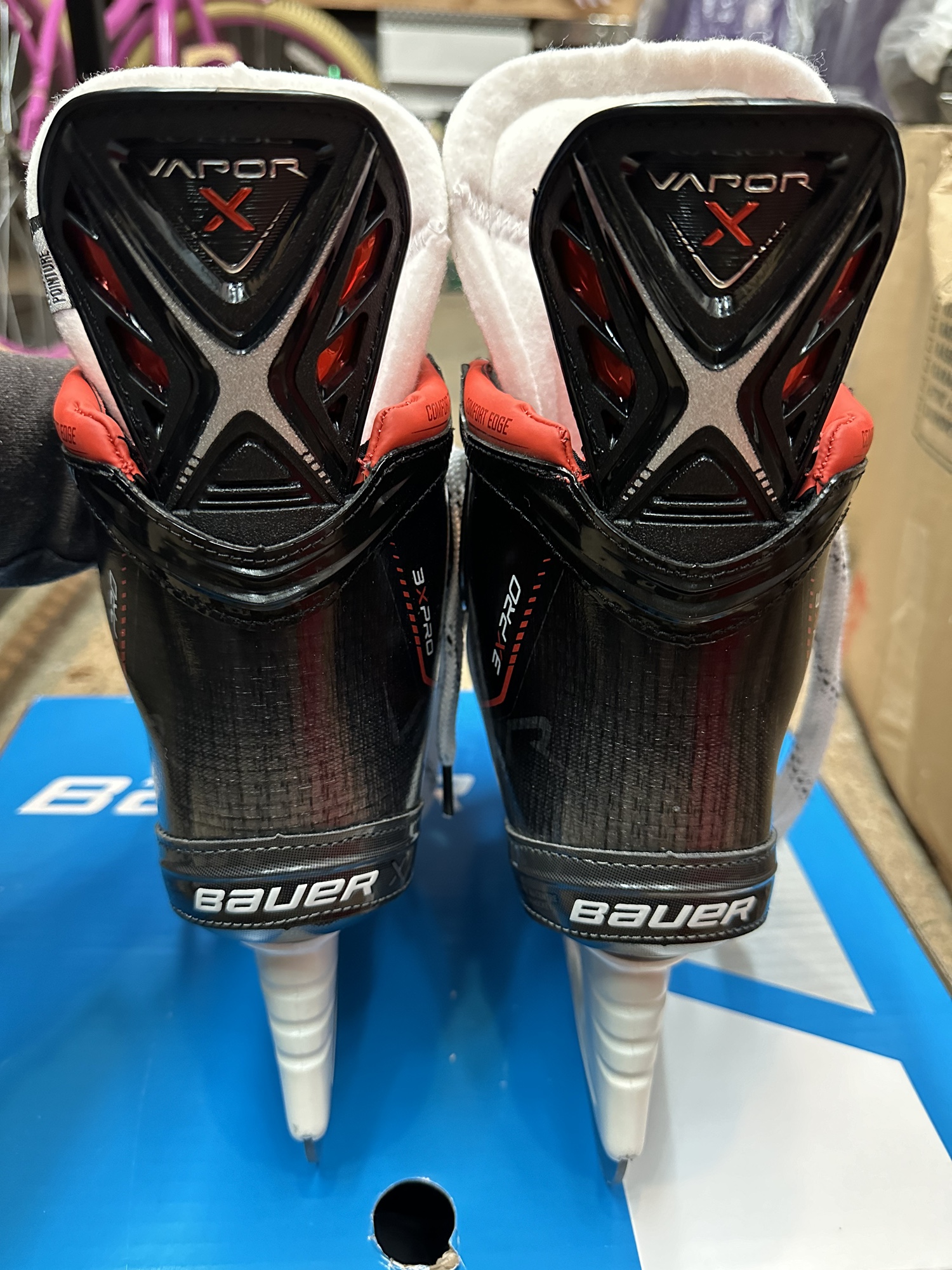 Intermediate Bauer Wide Width Size 5.5 Fit 3 Vapor 3X Pro Hockey Skates ...