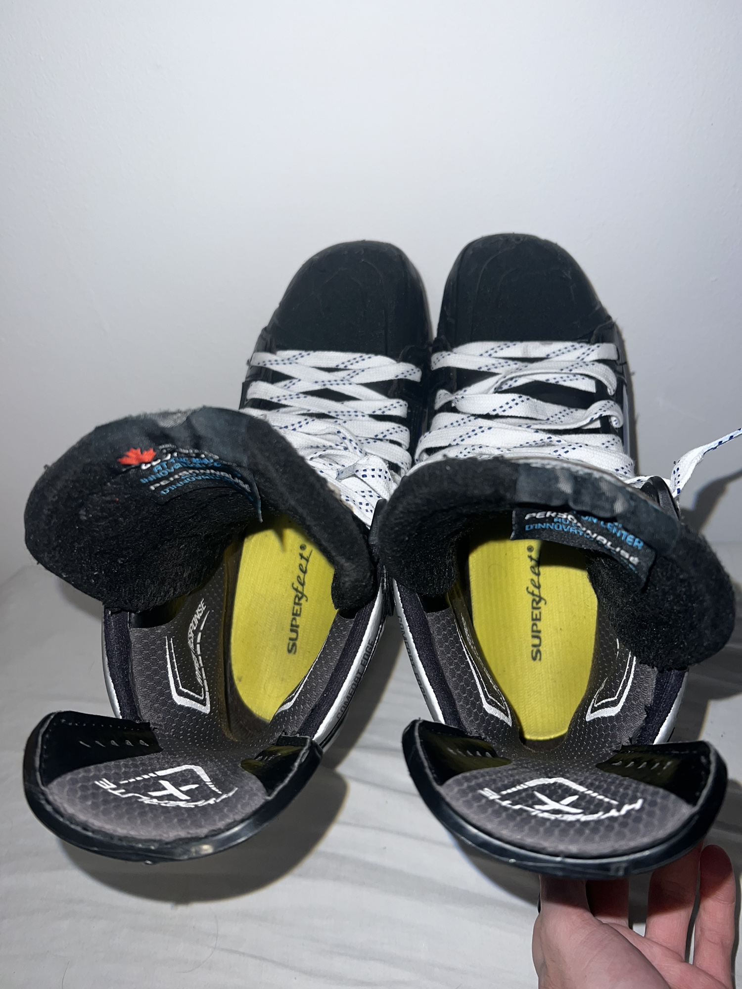 Bauer Vapor Hyperlite Hockey Skates-8 1/2 (Hyperlite 2 Wrapped ...