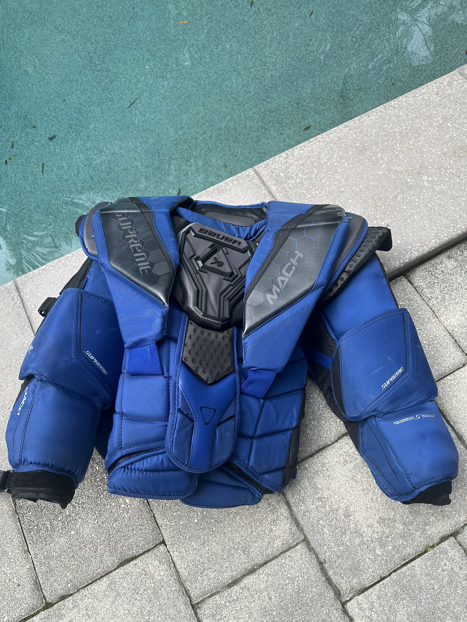 Medium Bauer Mach Goalie Chest Protector | SidelineSwap