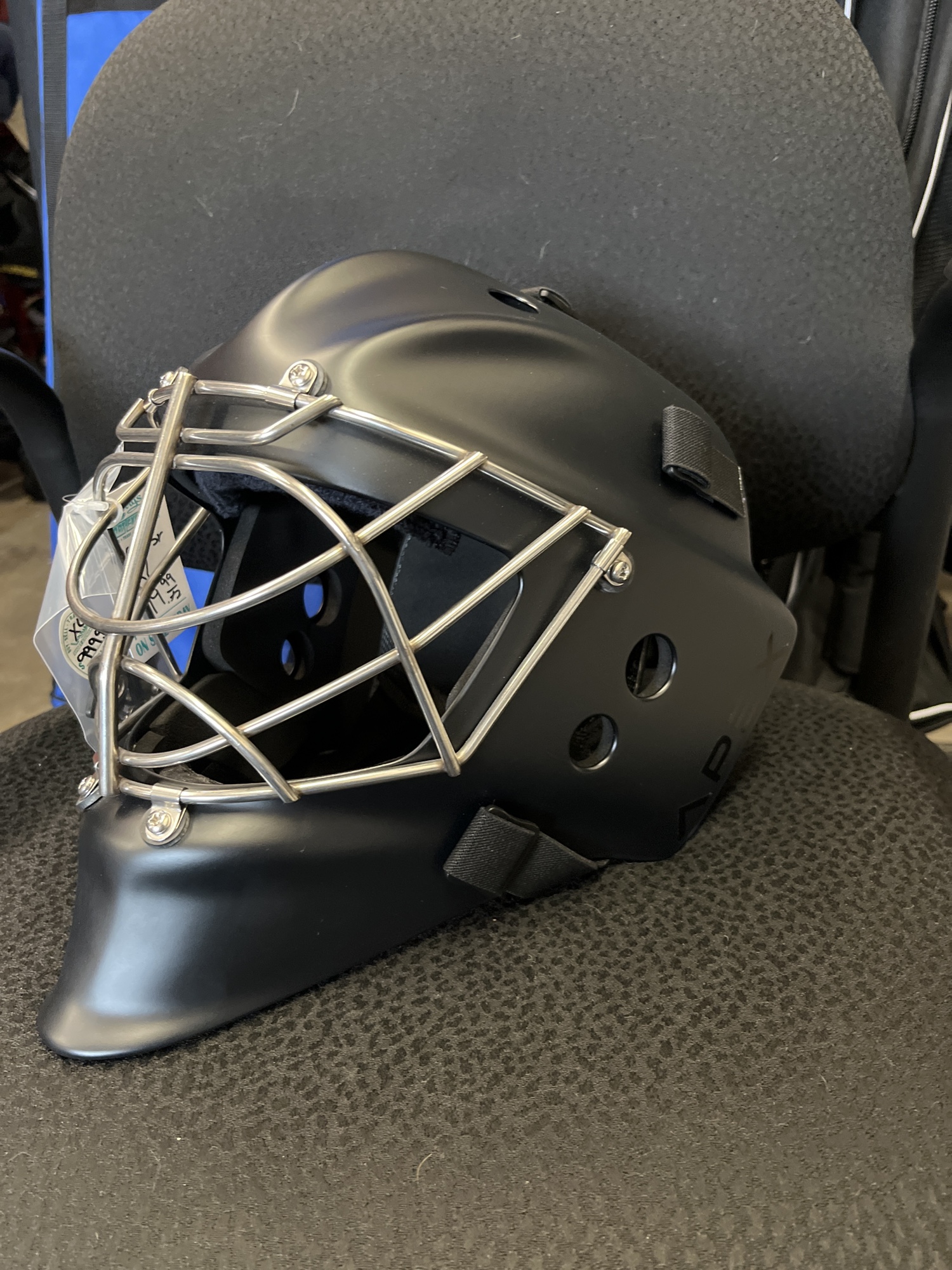 Xl Apex goalie mask | SidelineSwap