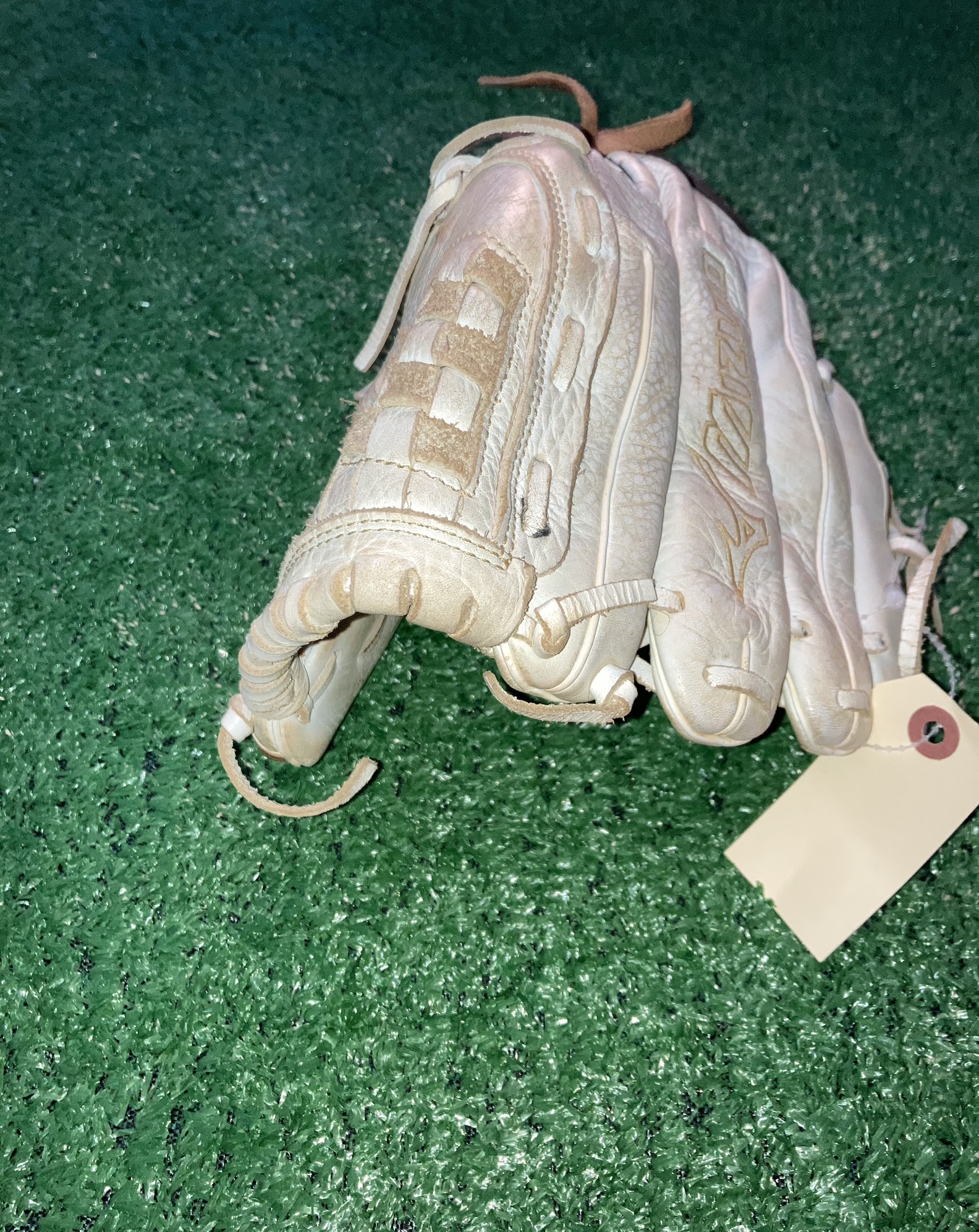 Used Mizuno Supreme Right Hand Throw Softball Glove 12" | SidelineSwap