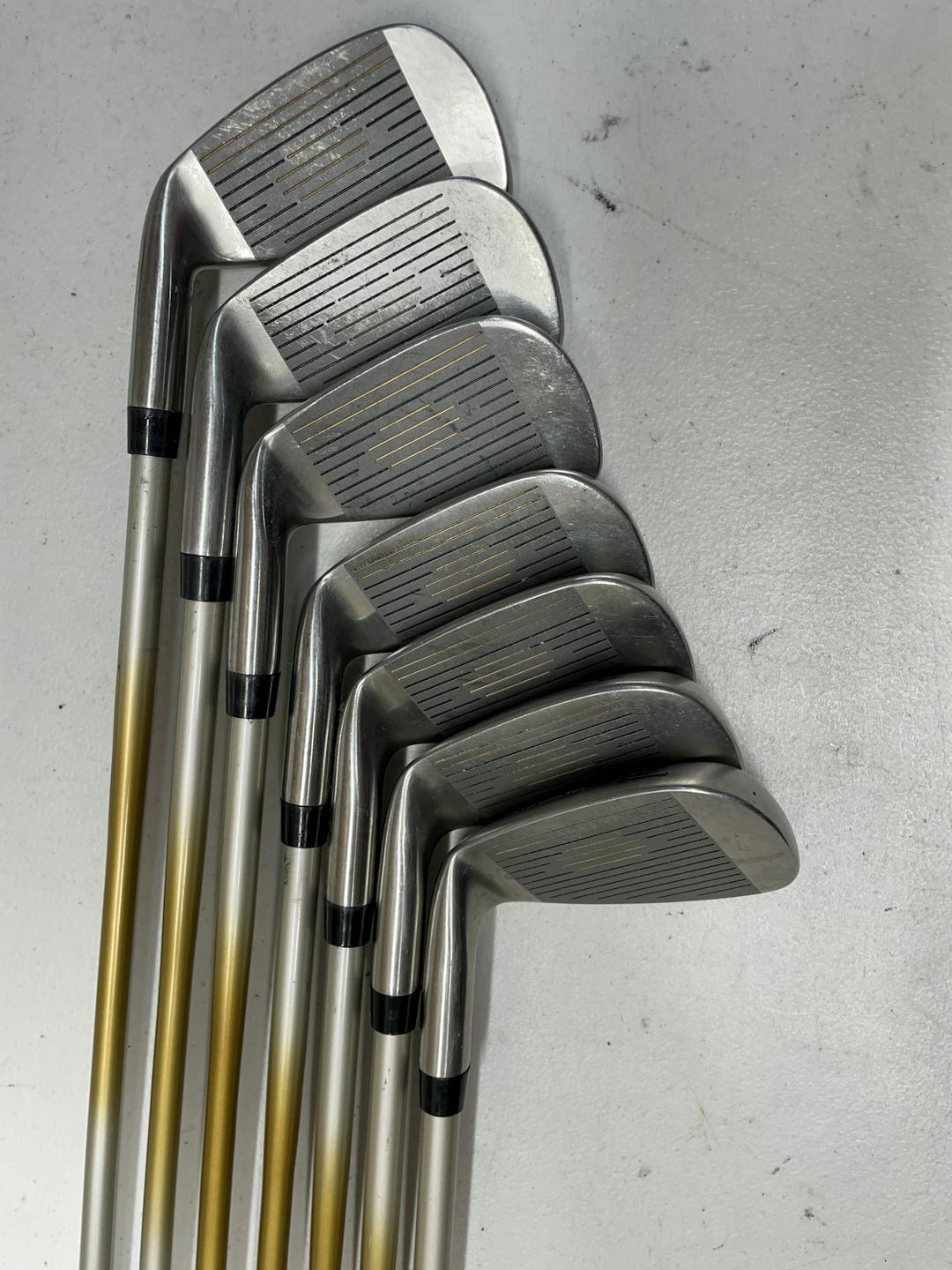 Used Wilson Pro Staff Wide Tip 4i-pw Ladies Flex Graphite Shaft Iron ...