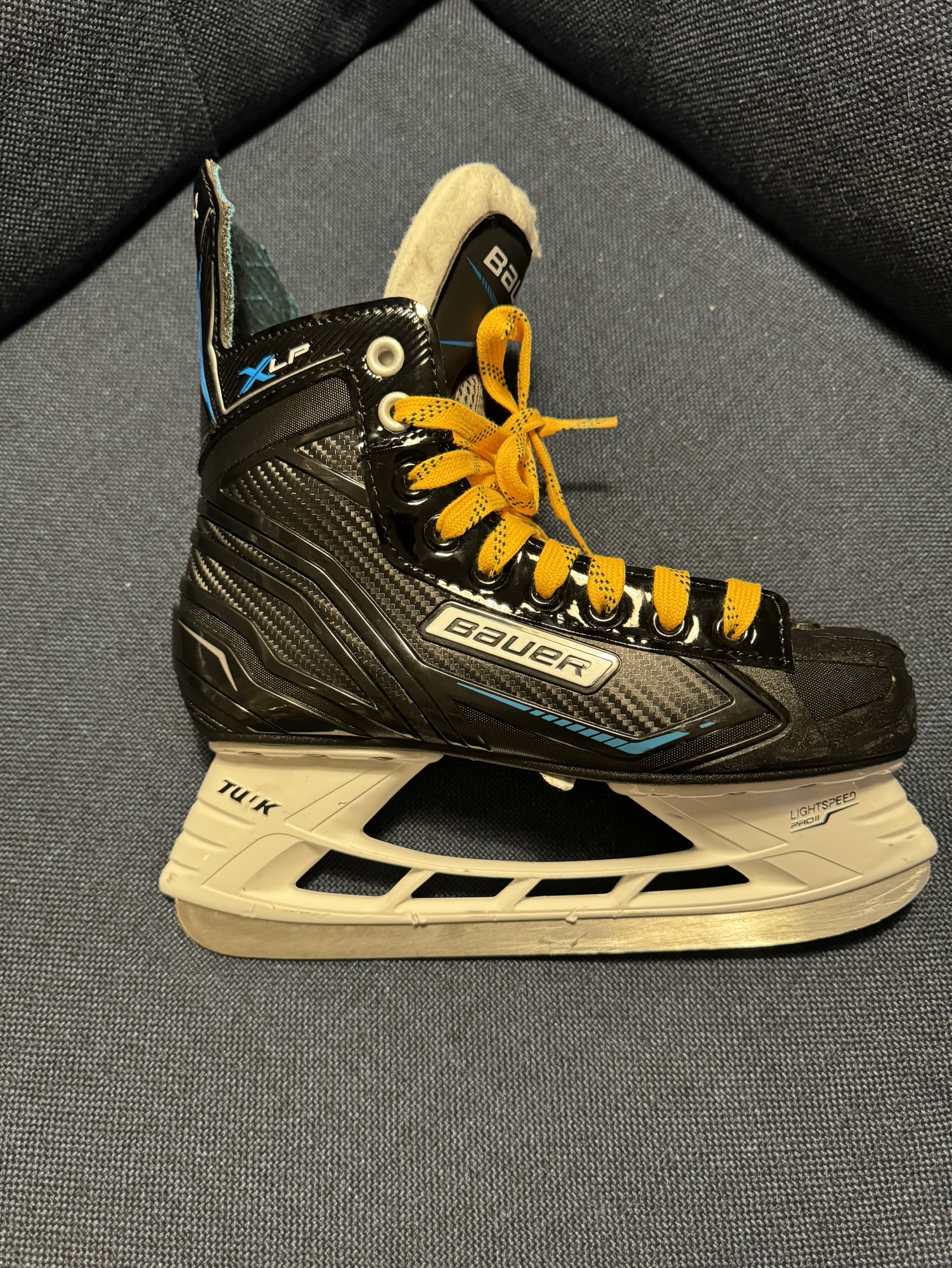 Used Once! Bauer Intermediate Size 5 XLP Hockey Skates | SidelineSwap