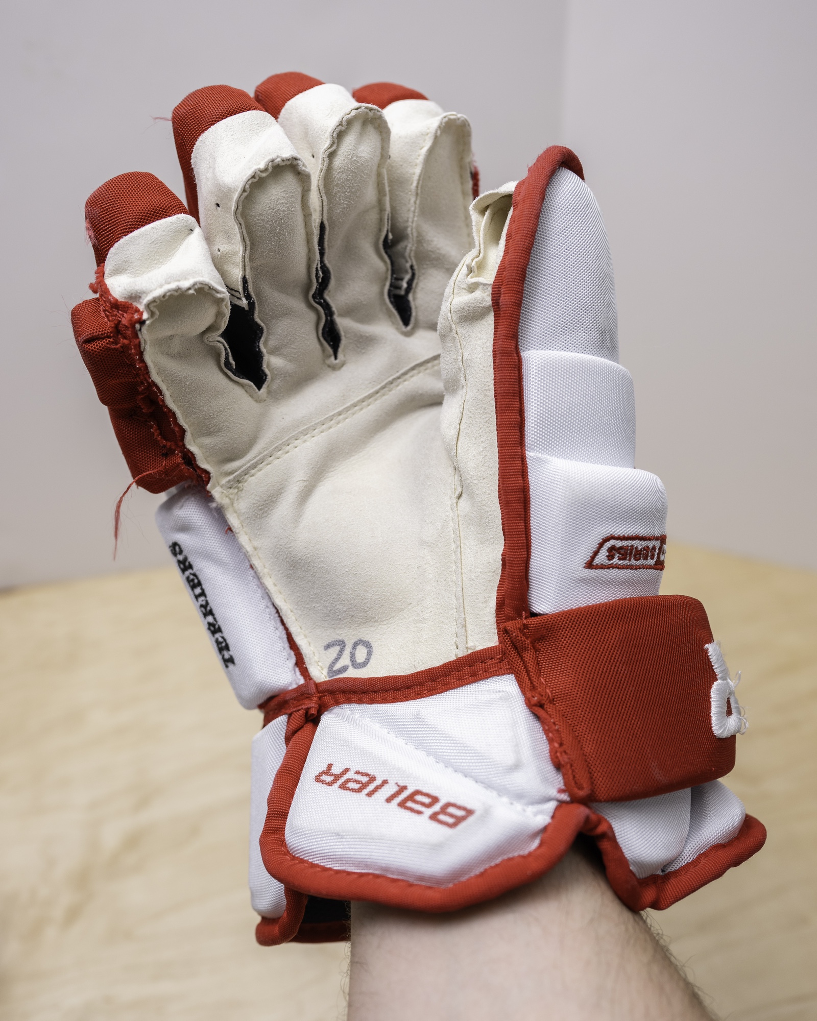 Boston University NCAA Pro Stock Bauer Pro Series 14” Hockey Gloves ...