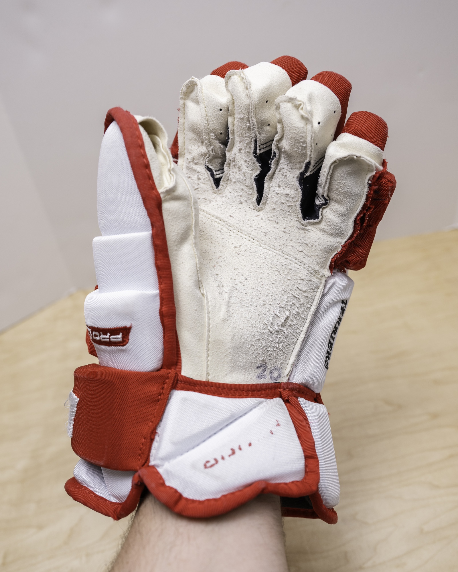 Boston University NCAA Pro Stock Bauer Pro Series 14” Hockey Gloves ...
