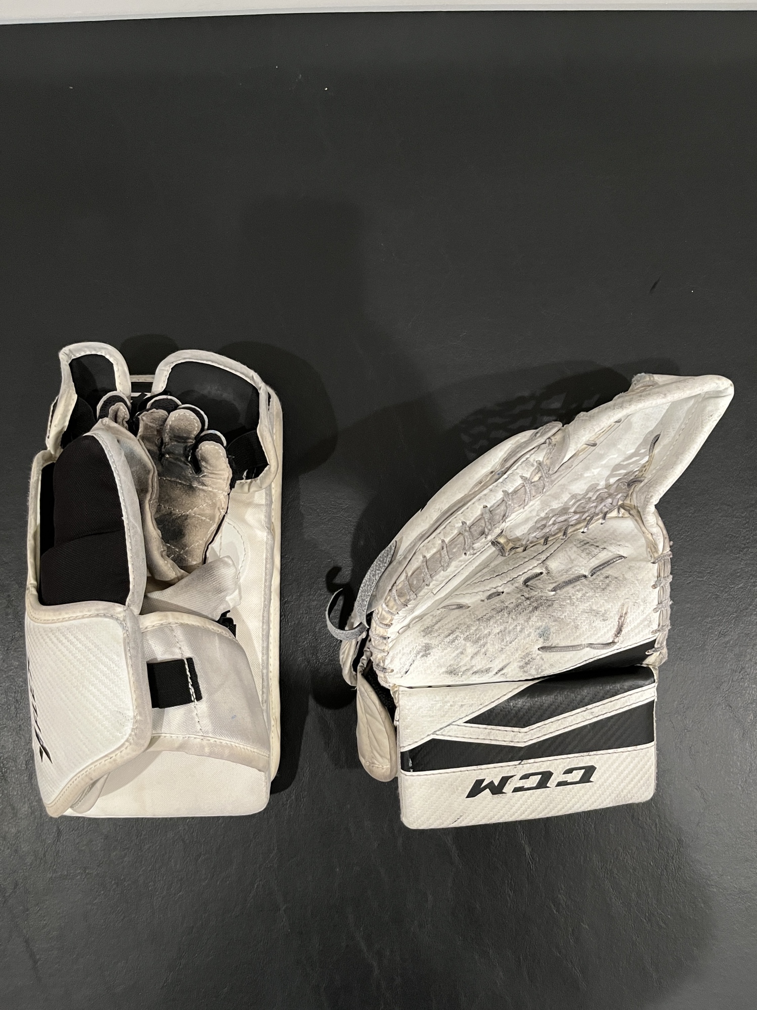 CCM YFLEX Used Full Right glove & blocker | SidelineSwap