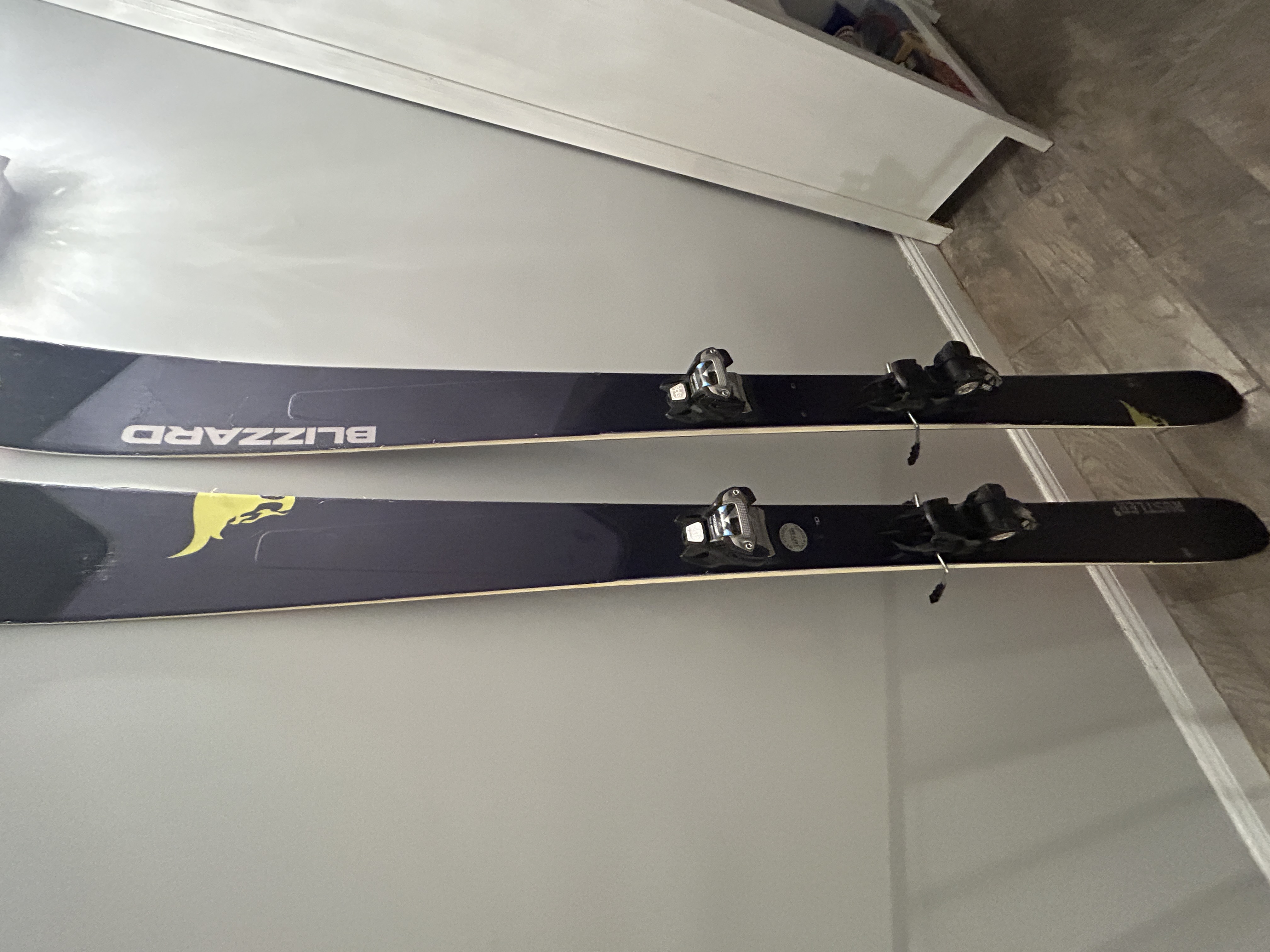 Used Men's 2018 Blizzard 180 cm All Mountain Rustler 9 Skis With ...