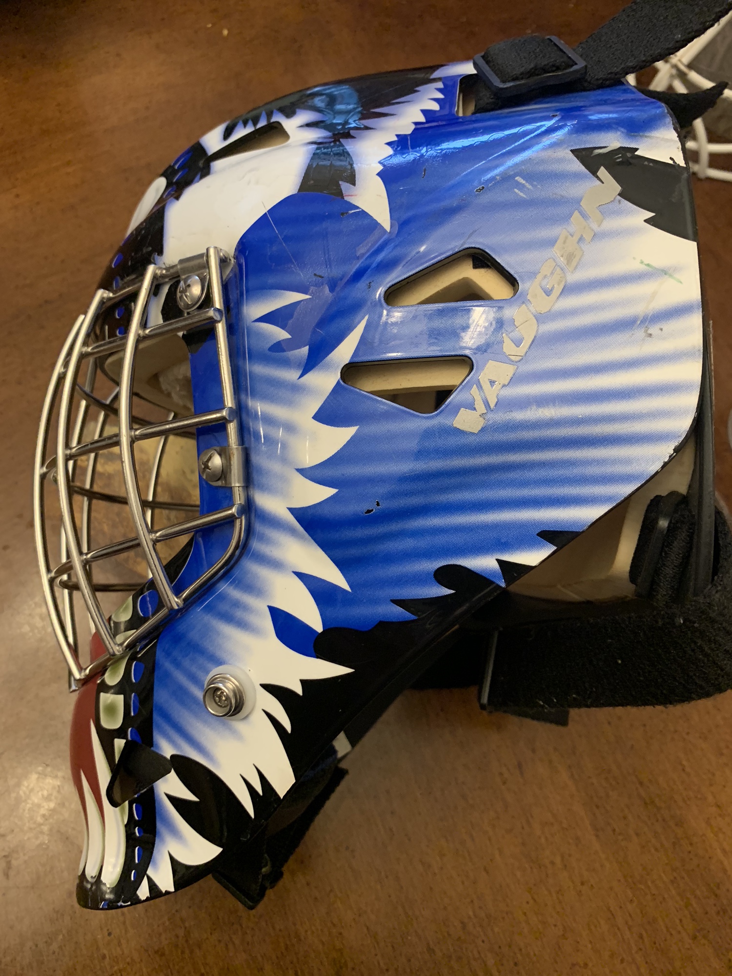 Used Vaughn Pro Stock VM 7500 Goalie Mask | SidelineSwap