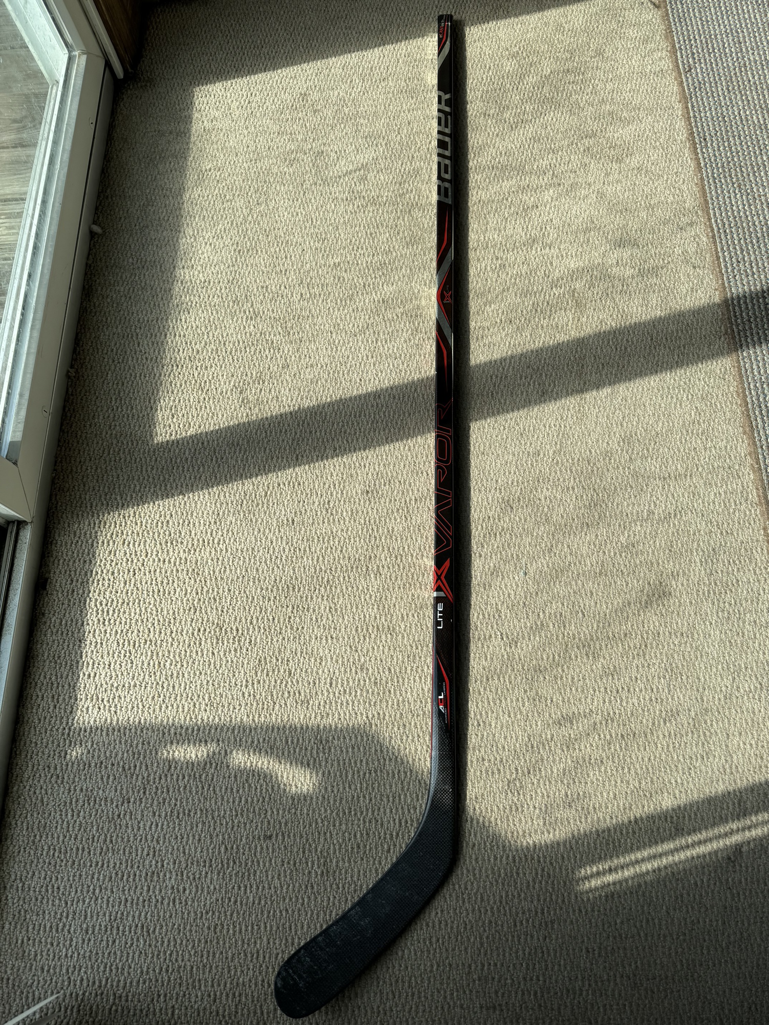 Senior Right Handed Pro Stock S19 Vapor 1X Grip Hockey Stick | SidelineSwap