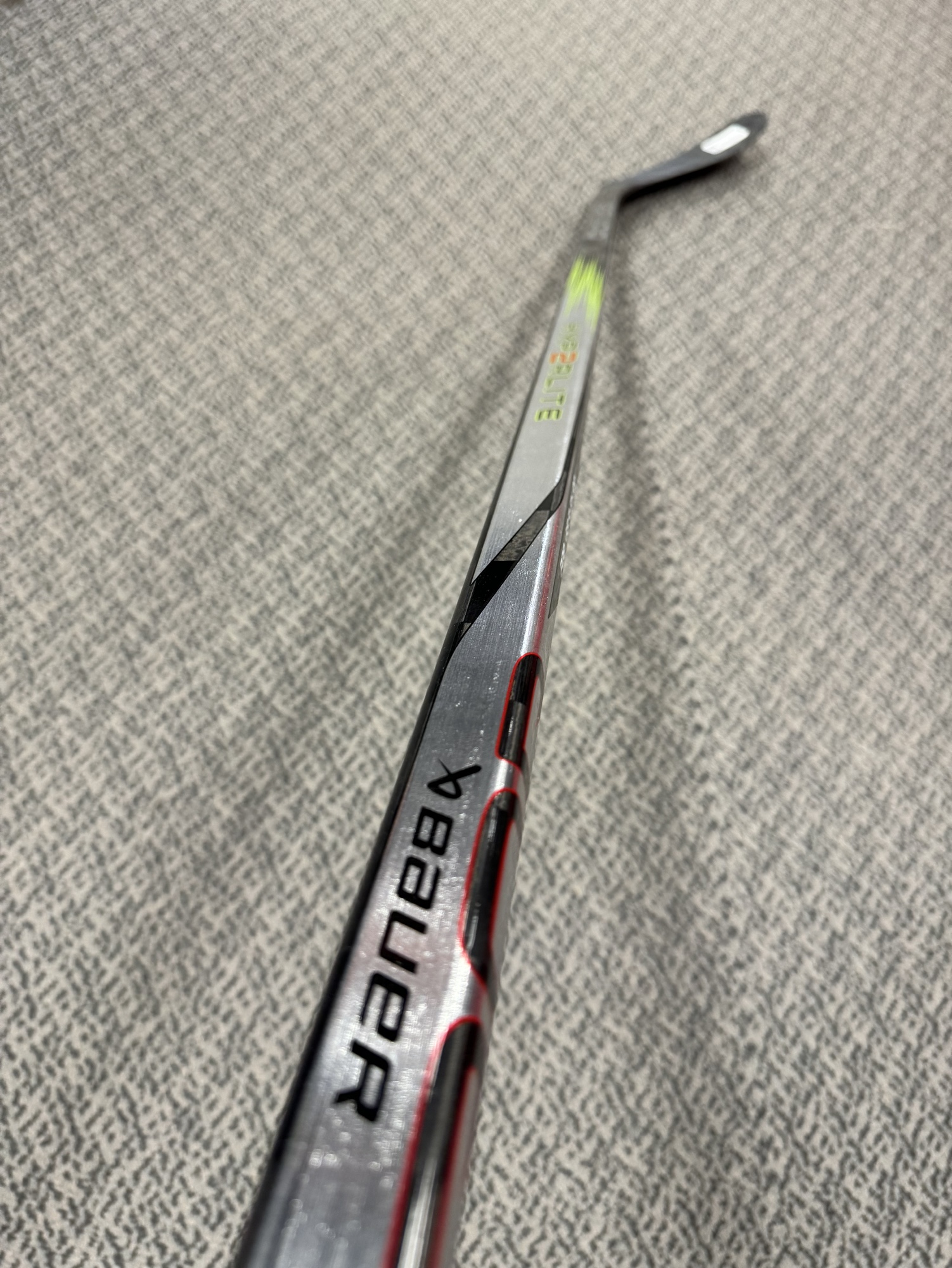 Bauer Hyperlite 2 65 flex SENIOR P28 curve right hand stick | SidelineSwap