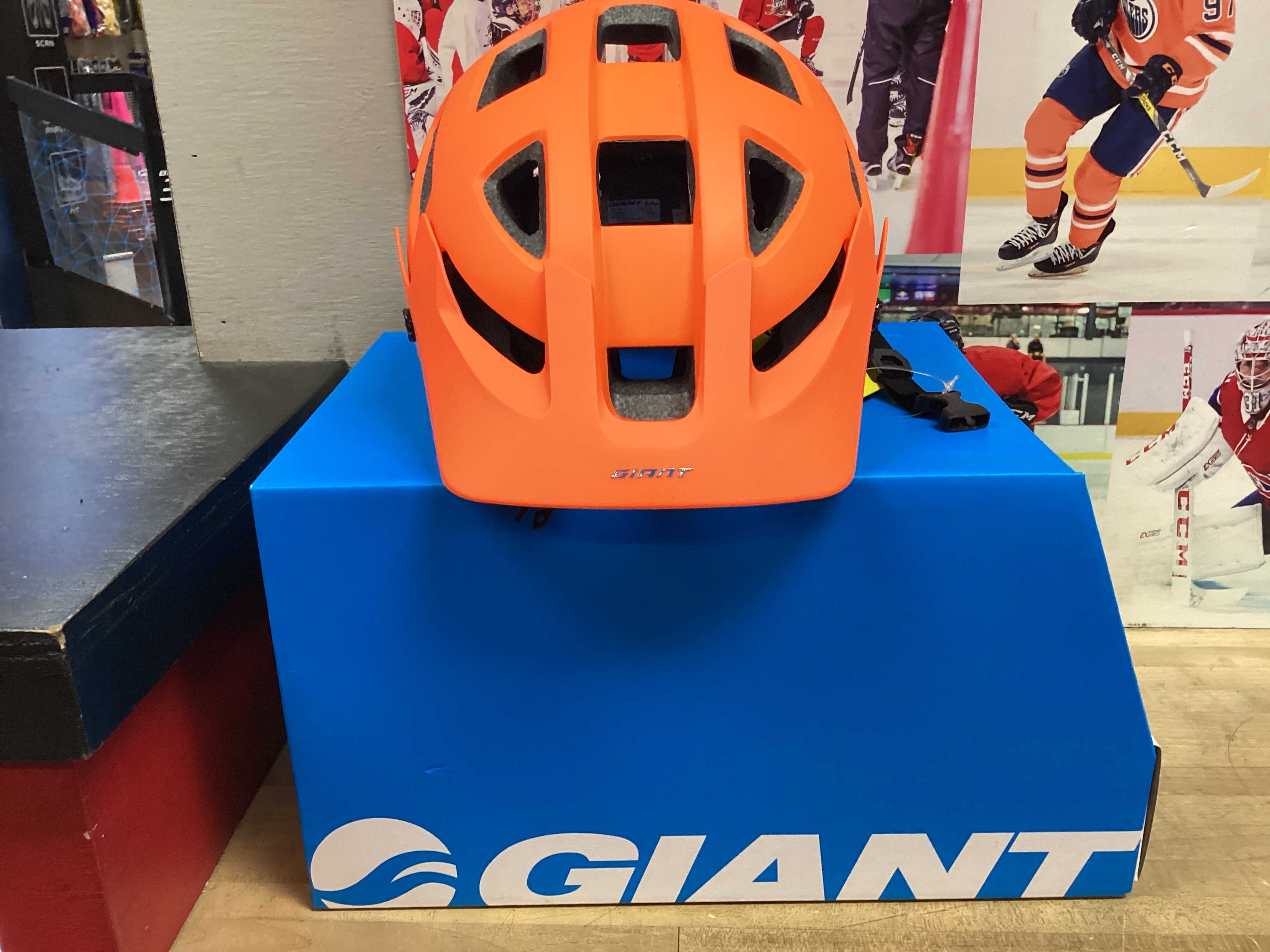 New Medium Giant Rail sx Bike Helmet | SidelineSwap