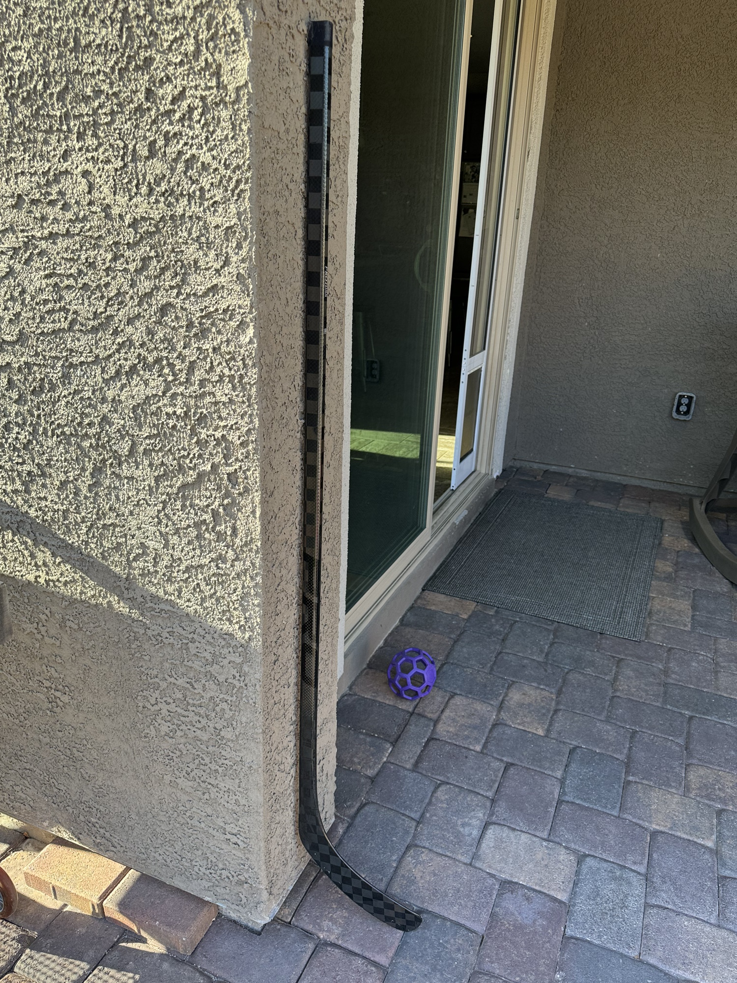 Pro blackout custom hockey stick flex 55 Patrick Kane curve PRO 8810 ...