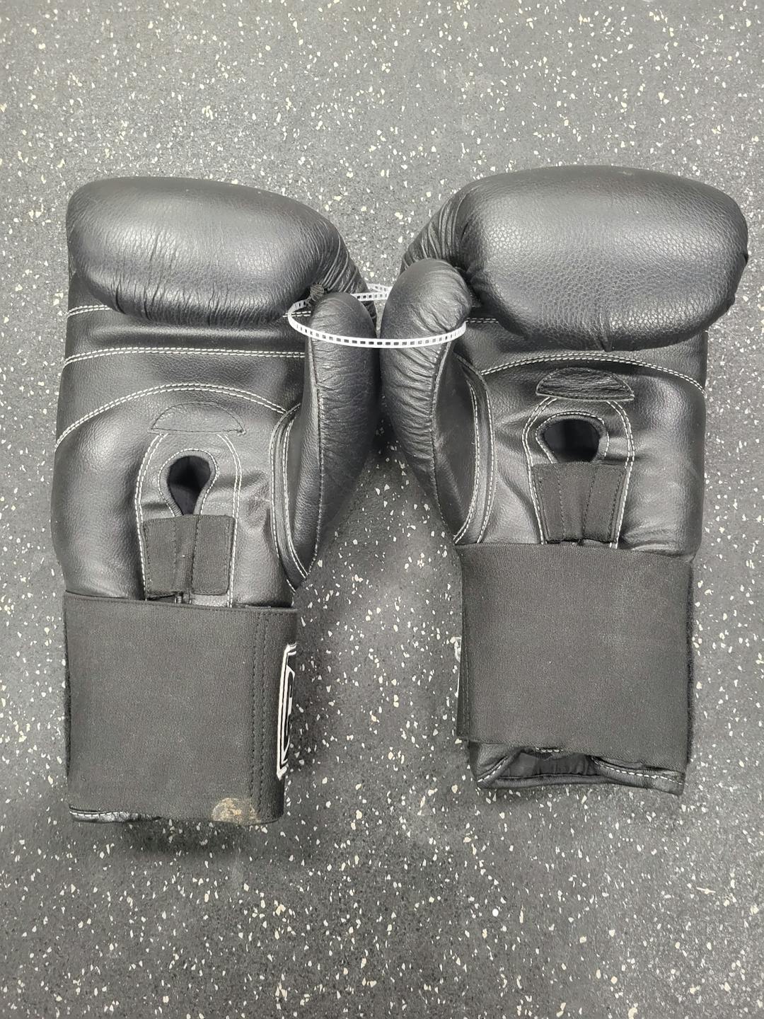 Used Lg 16 Oz Boxing Gloves | SidelineSwap