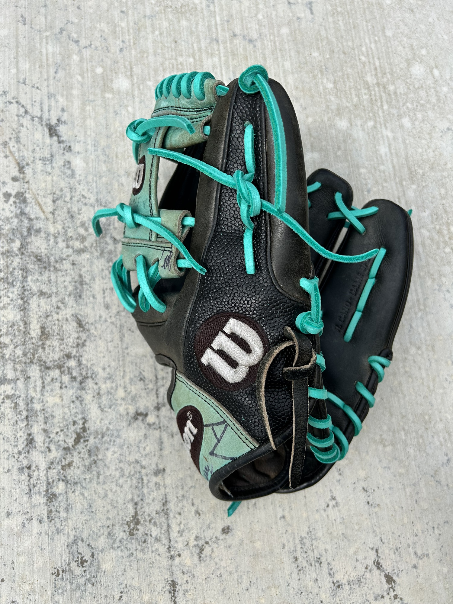 Wilson A2000 RC22 GM 11.5” Pro-Stock Robinson Cano Game Spec | SidelineSwap