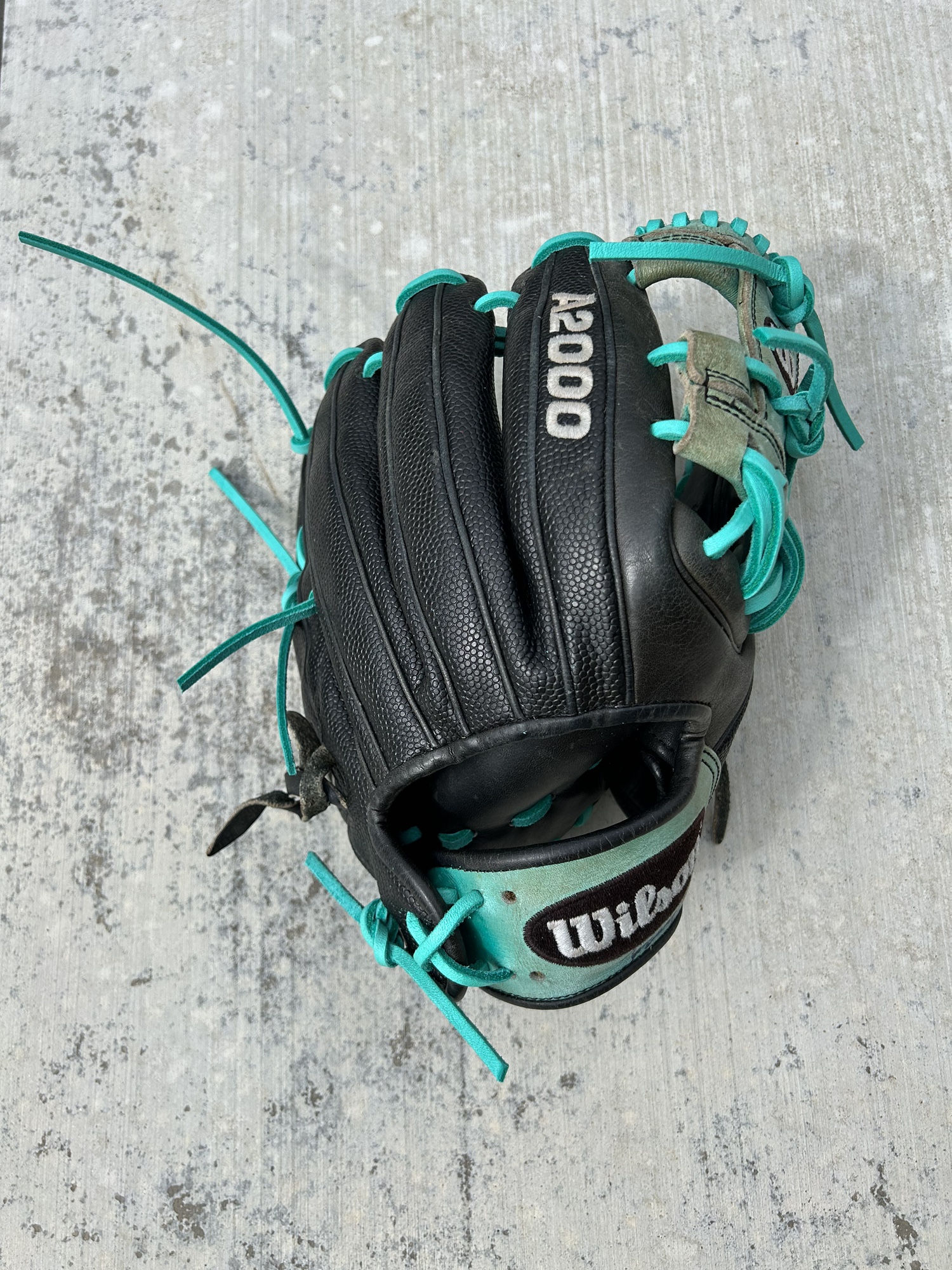 Wilson A2000 RC22 GM 11.5” Pro-Stock Robinson Cano Game Spec | SidelineSwap