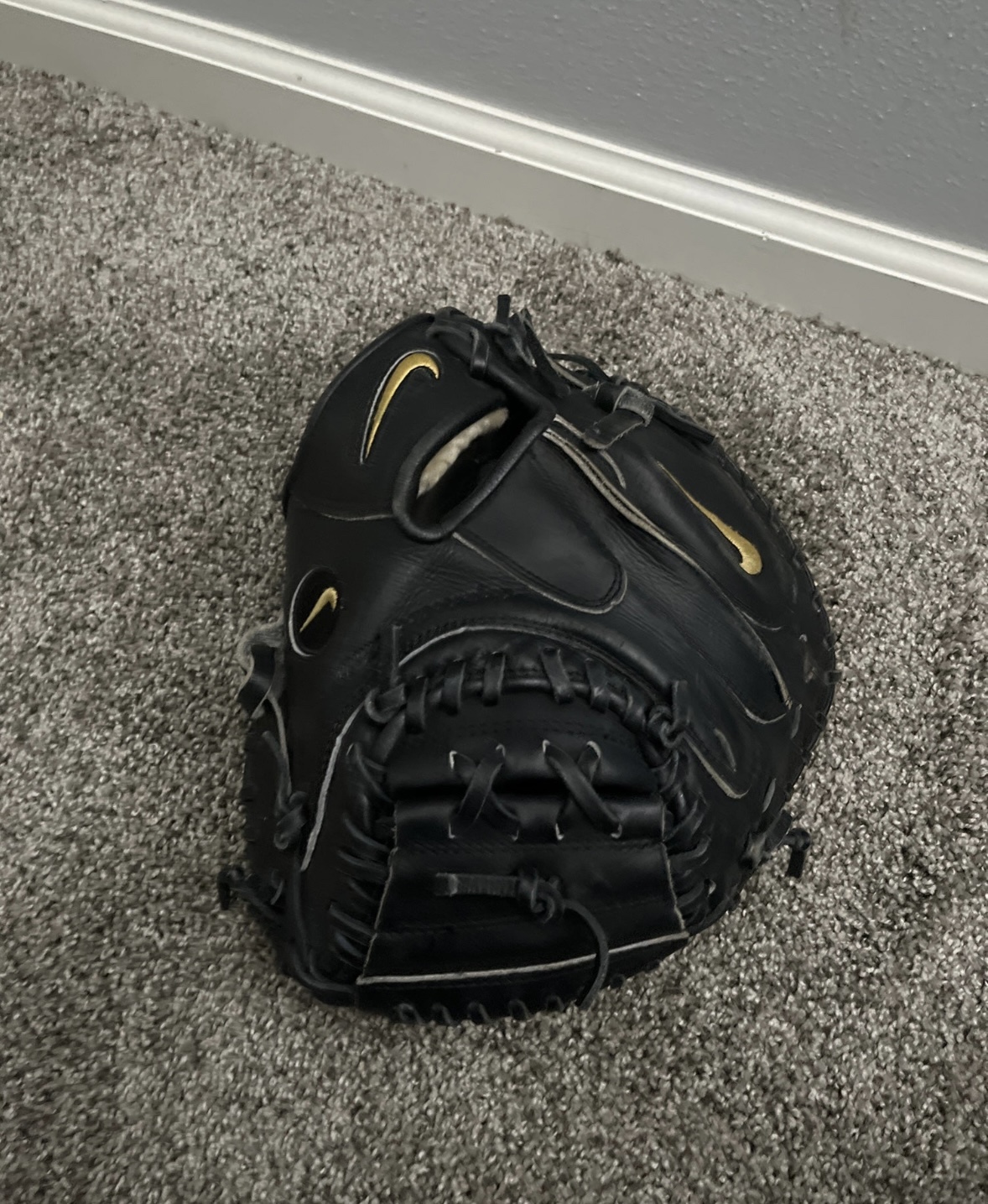 Nike Pro Gold Tradition. Right Hand Throw 33.5" Catcher's Glove ...