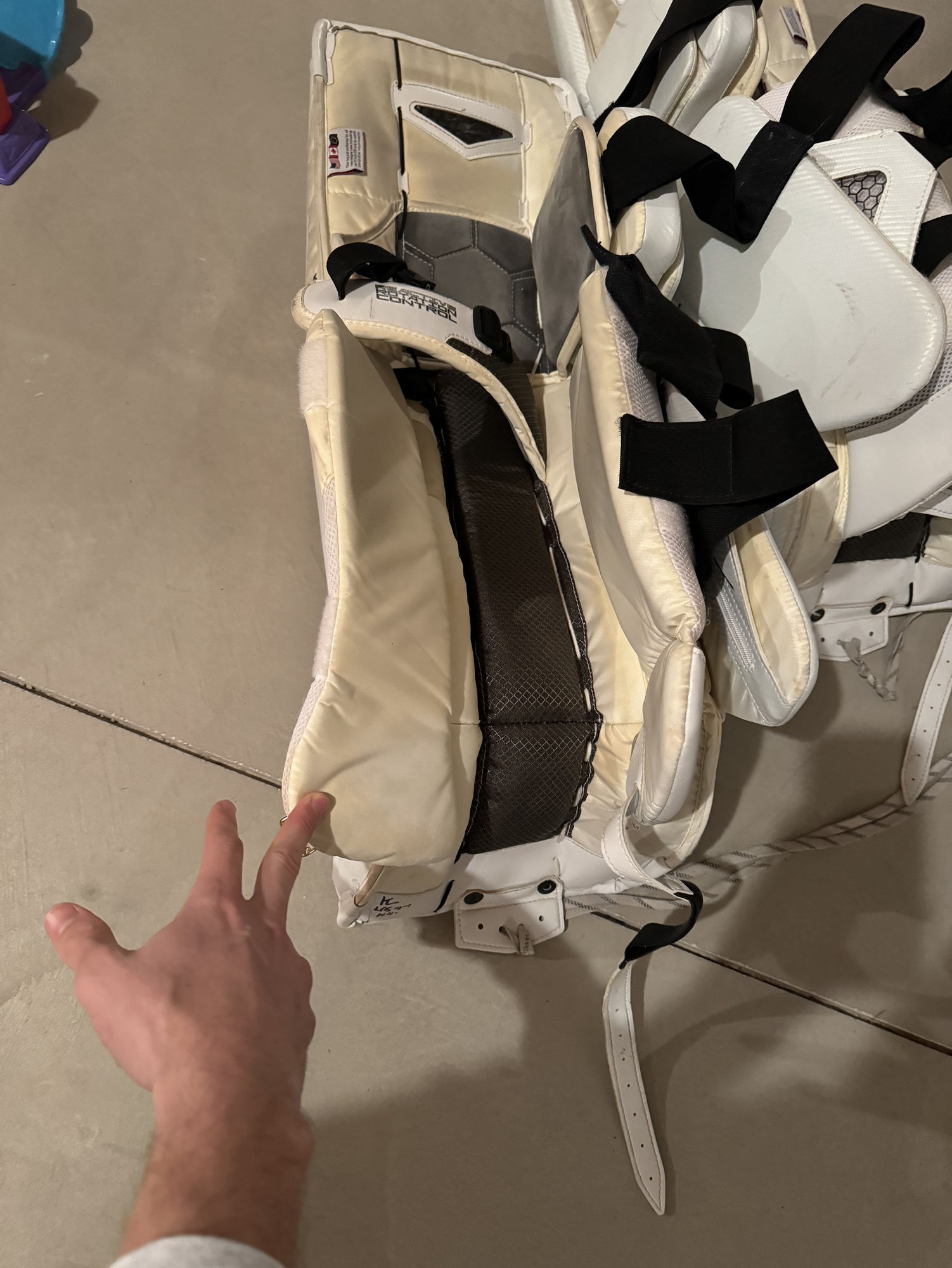 34" Vaughn Pro Stock Ventus SLR Pro Carbon Goalie Leg Pads | SidelineSwap