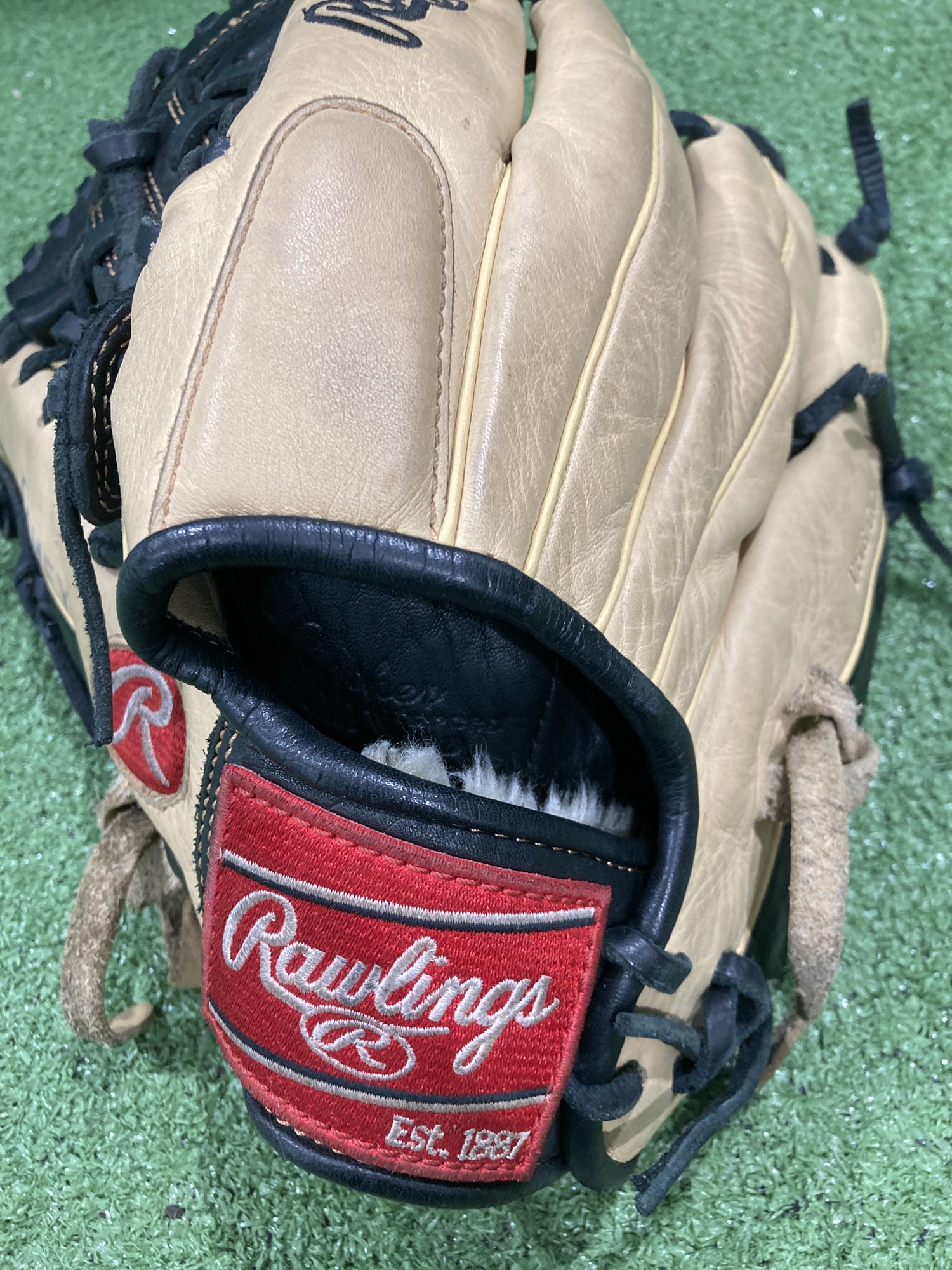 Brown Used Rawlings Gold Glove Elite Left Hand Throw Pitcher's Baseball Glove 11.5" | SidelineSwap
