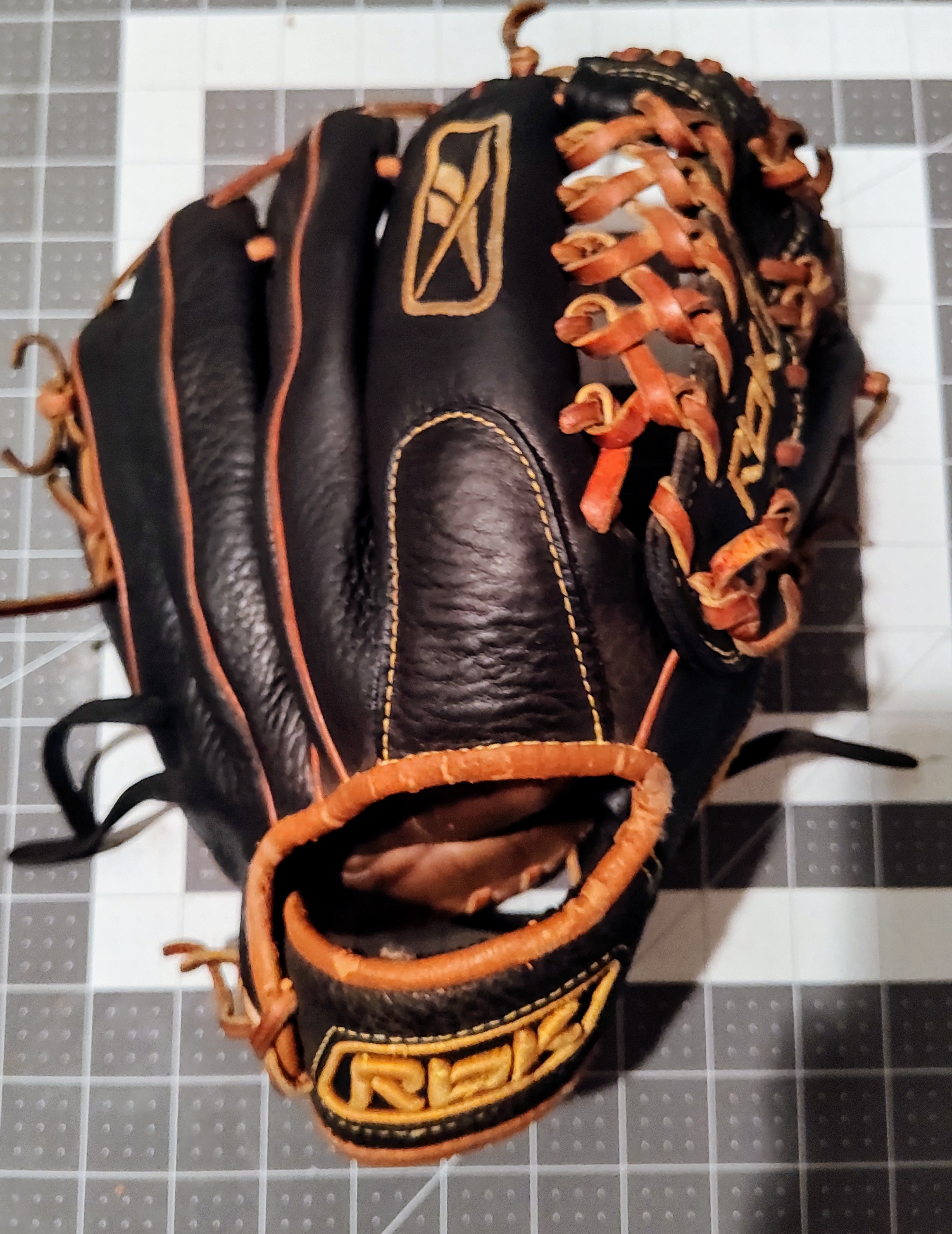 Reebok VR6000 Pennant Series Baseball Glove 11.5" RHT | SidelineSwap