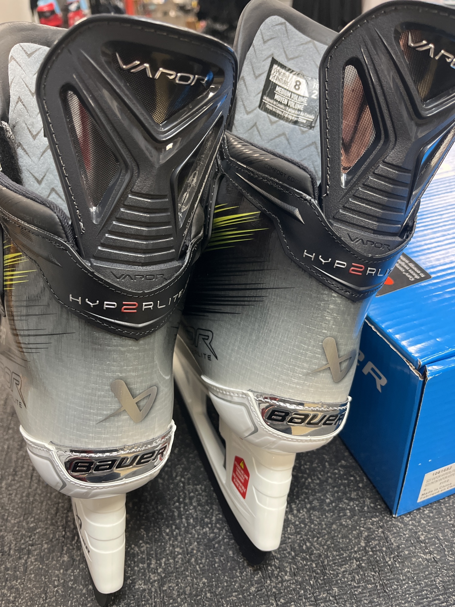 Bauer Vapor Hyperlite 2 Hockey Skates Size 8 Fit 2 | SidelineSwap