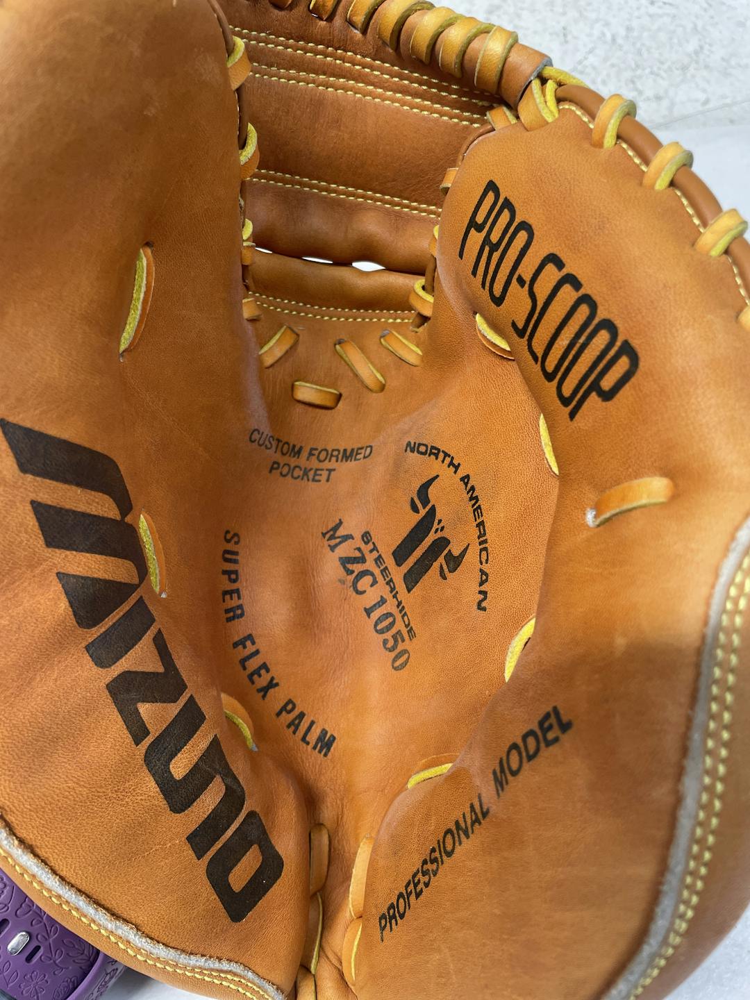 Used Mizuno Mzc1050 31" Catcher's Gloves | SidelineSwap