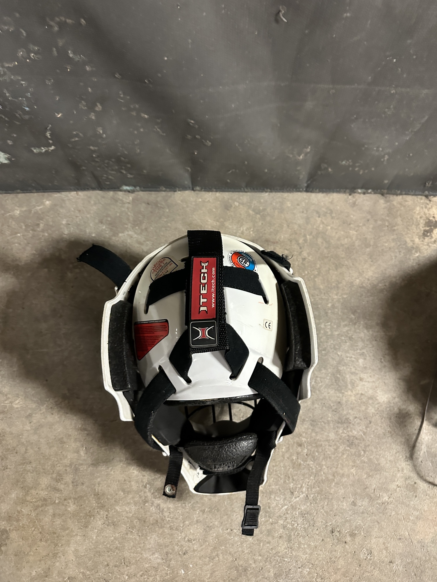 Used Itech 2500p Goalie Mask | SidelineSwap