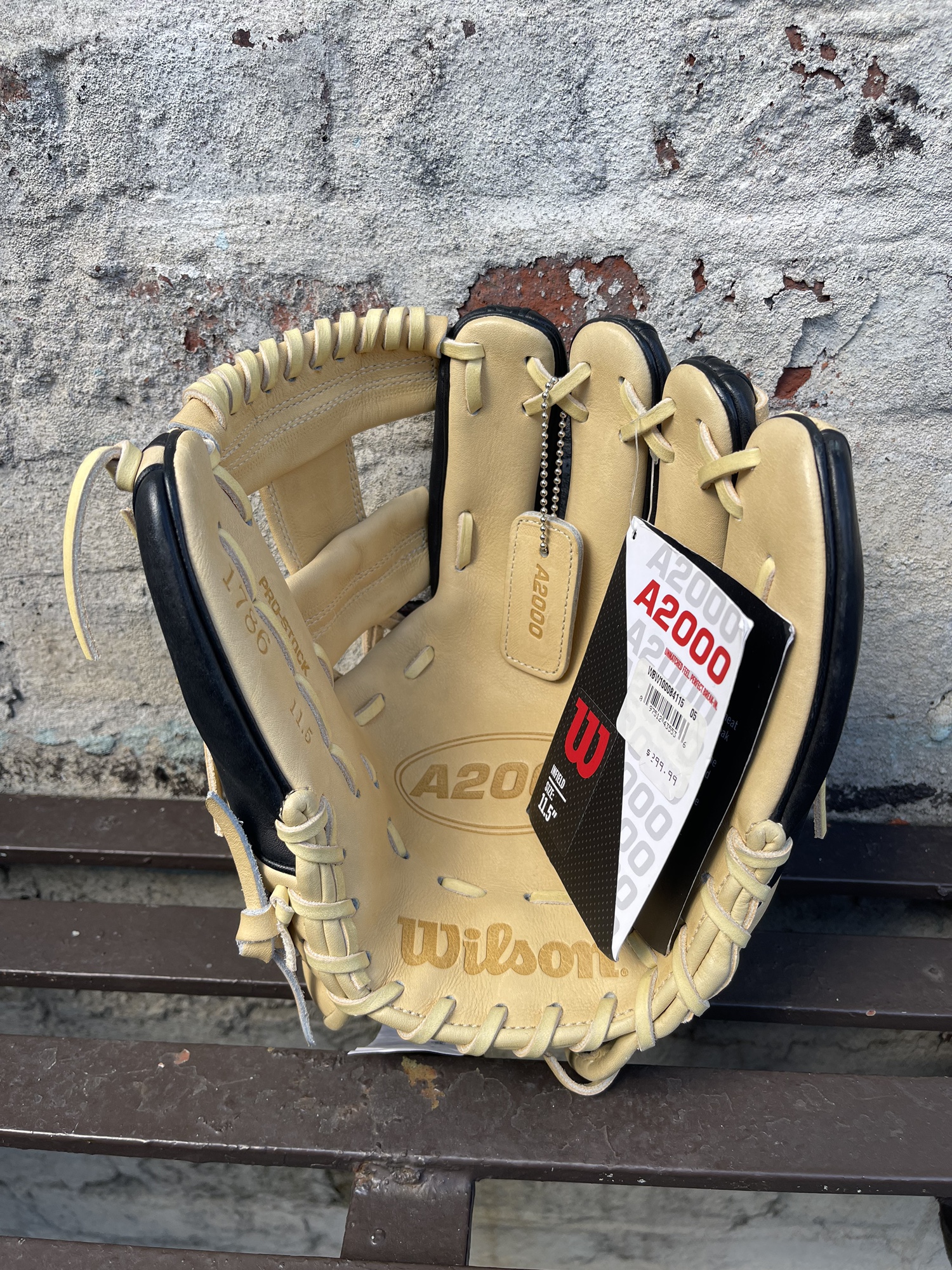 Wilson A2000 11.50” Infield Baseball Glove | SidelineSwap