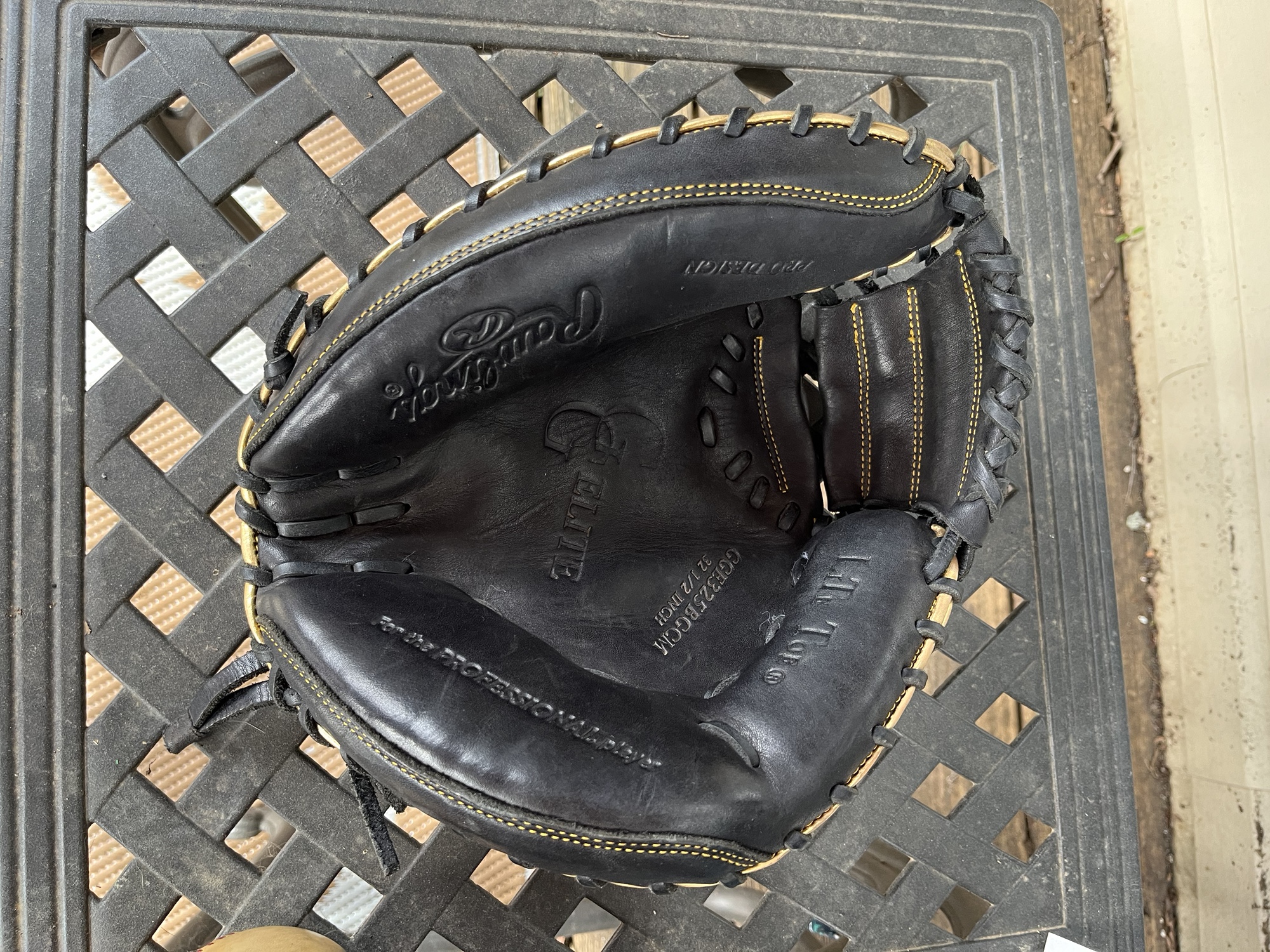 Right Hand Throw 32.5" Gg elite Catcher's Glove | SidelineSwap