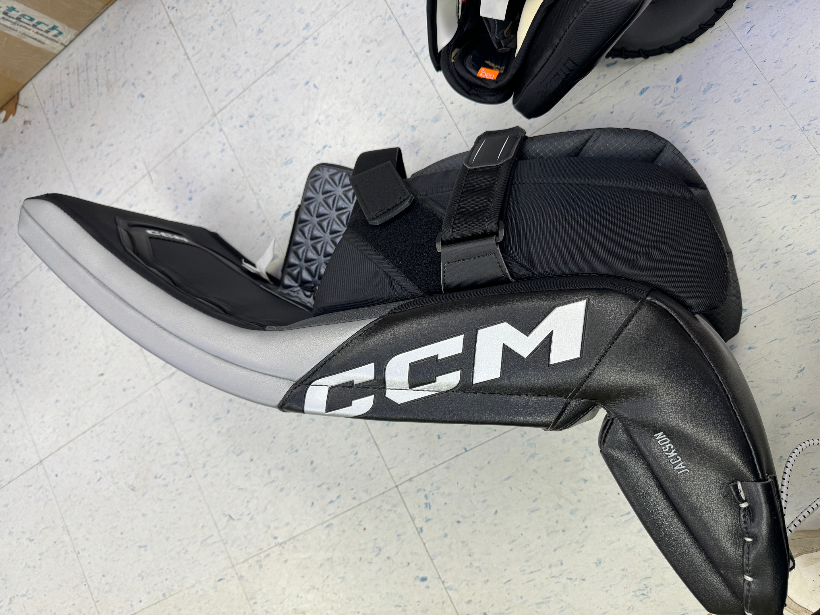 New 34" Regular CCM Axis 2 Pro Goalie Full Set | SidelineSwap