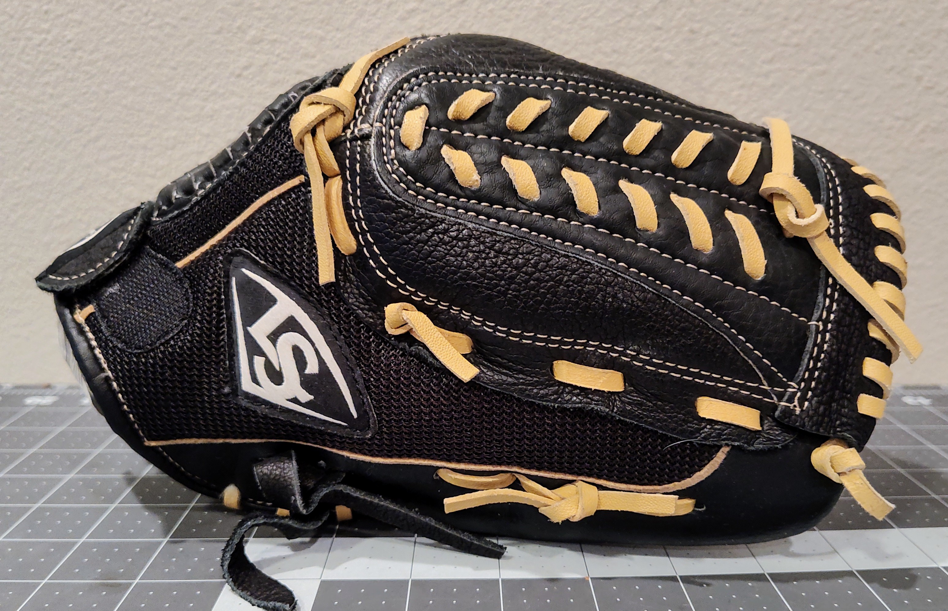 NEW Louisville Slugger Helix Series Youth Baseball Glove HXBK5D 9.5 ...