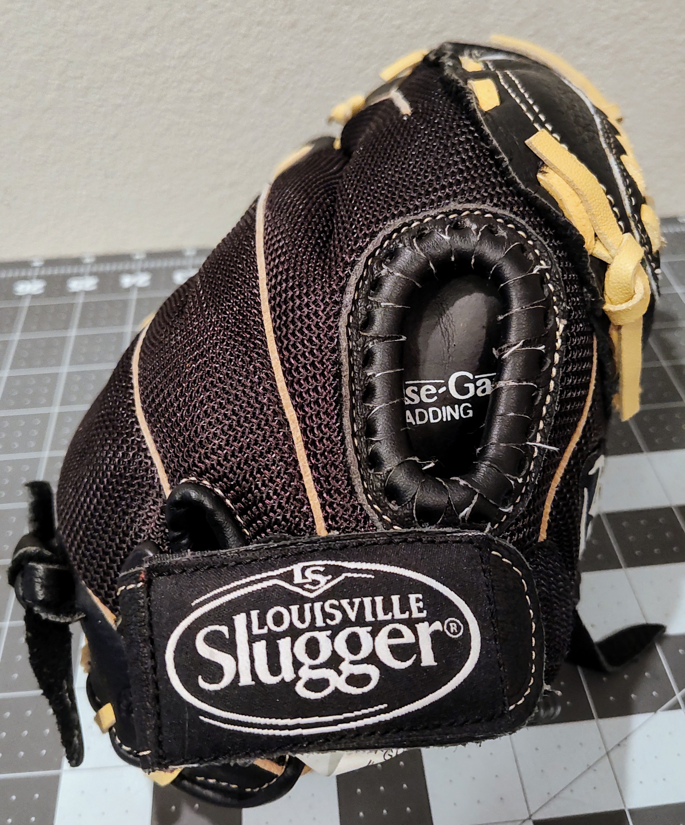 NEW Louisville Slugger Helix Series Youth Baseball Glove HXBK5D 9.5 ...