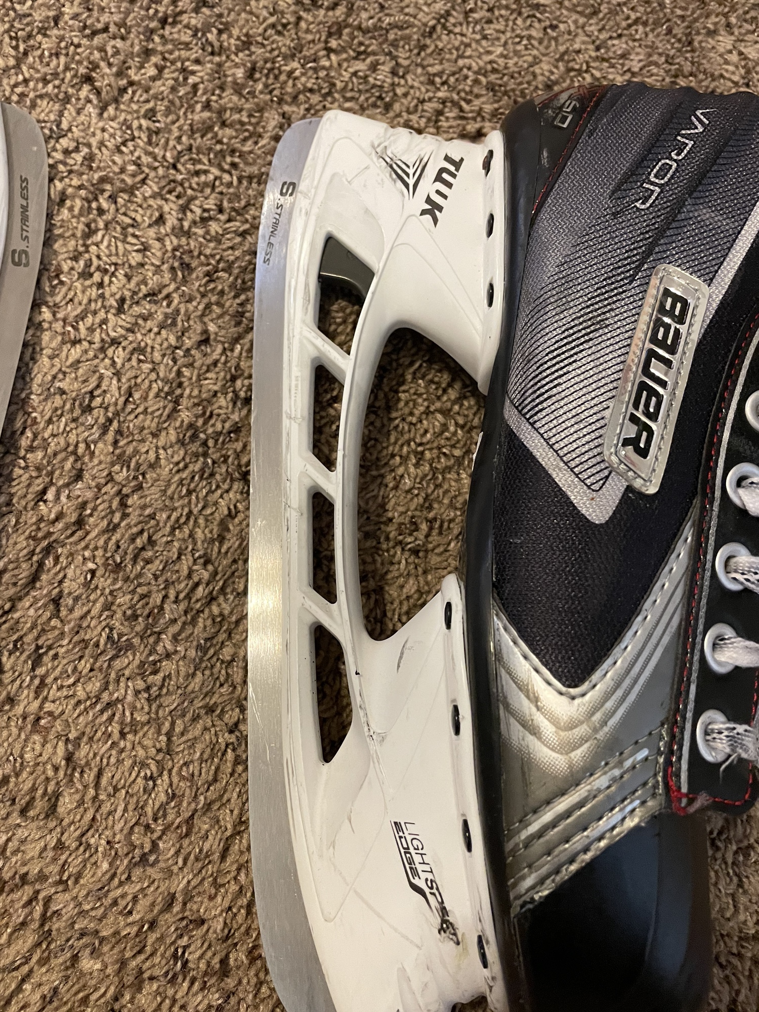 Senior Bauer Regular Width 10 Vapor X60 Hockey Skates | SidelineSwap
