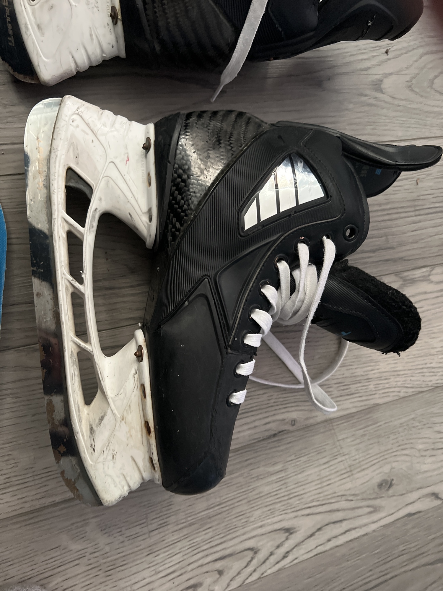 True Pro Custom Hockey Skates Sz 6/5.5 | SidelineSwap