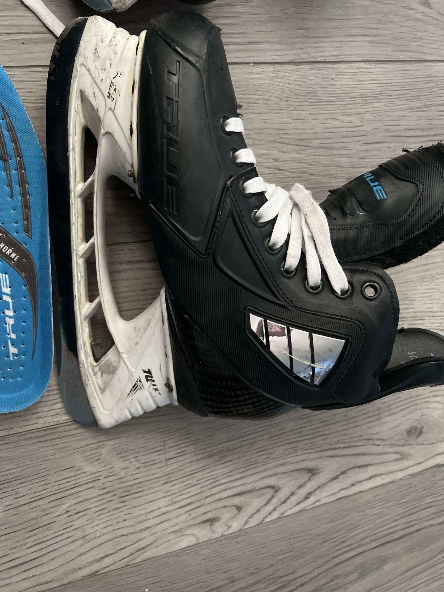 True Pro Custom Hockey Skates Sz 6/5.5 | SidelineSwap