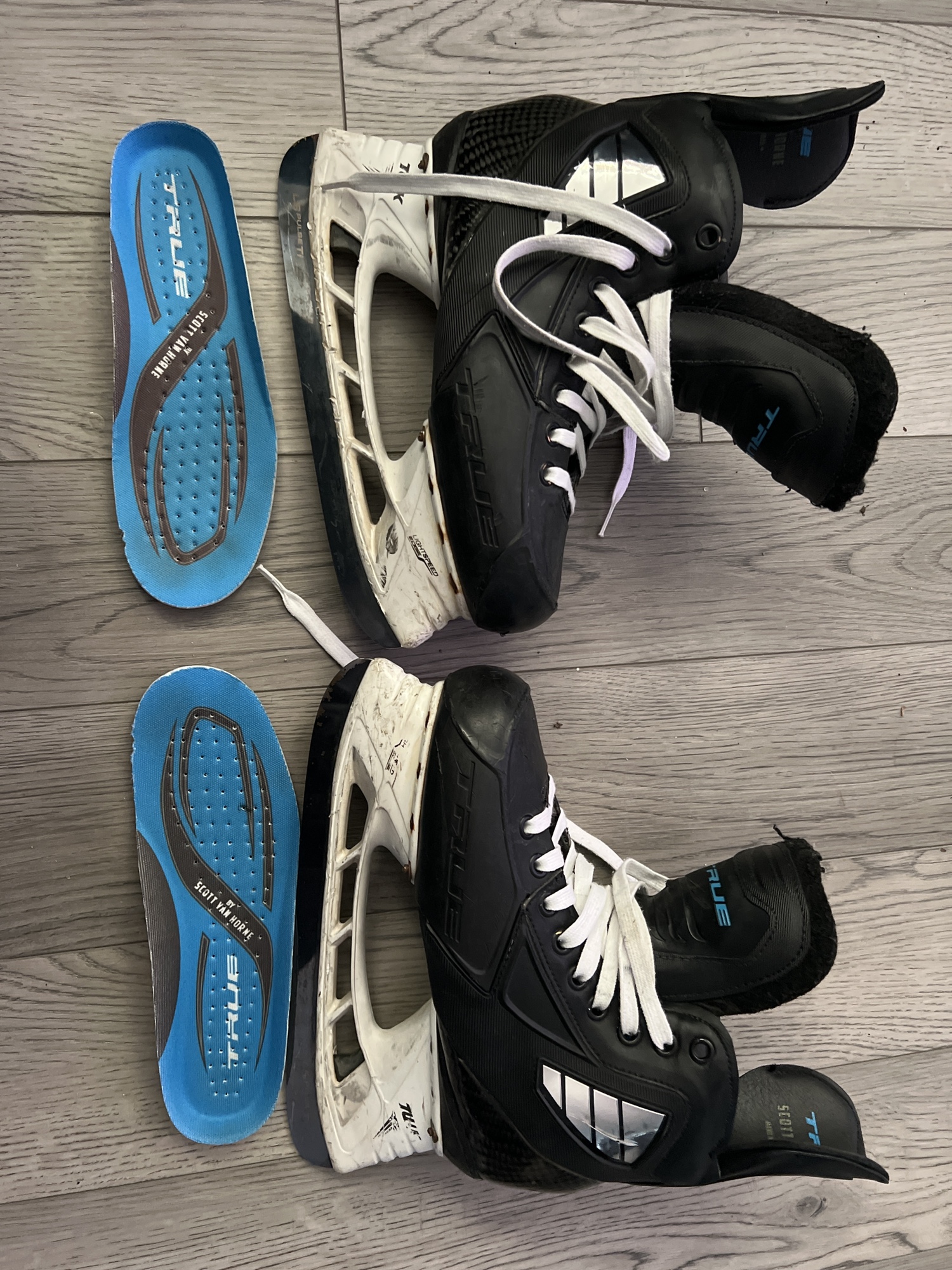 True Pro Custom Hockey Skates Sz 6/5.5 | SidelineSwap