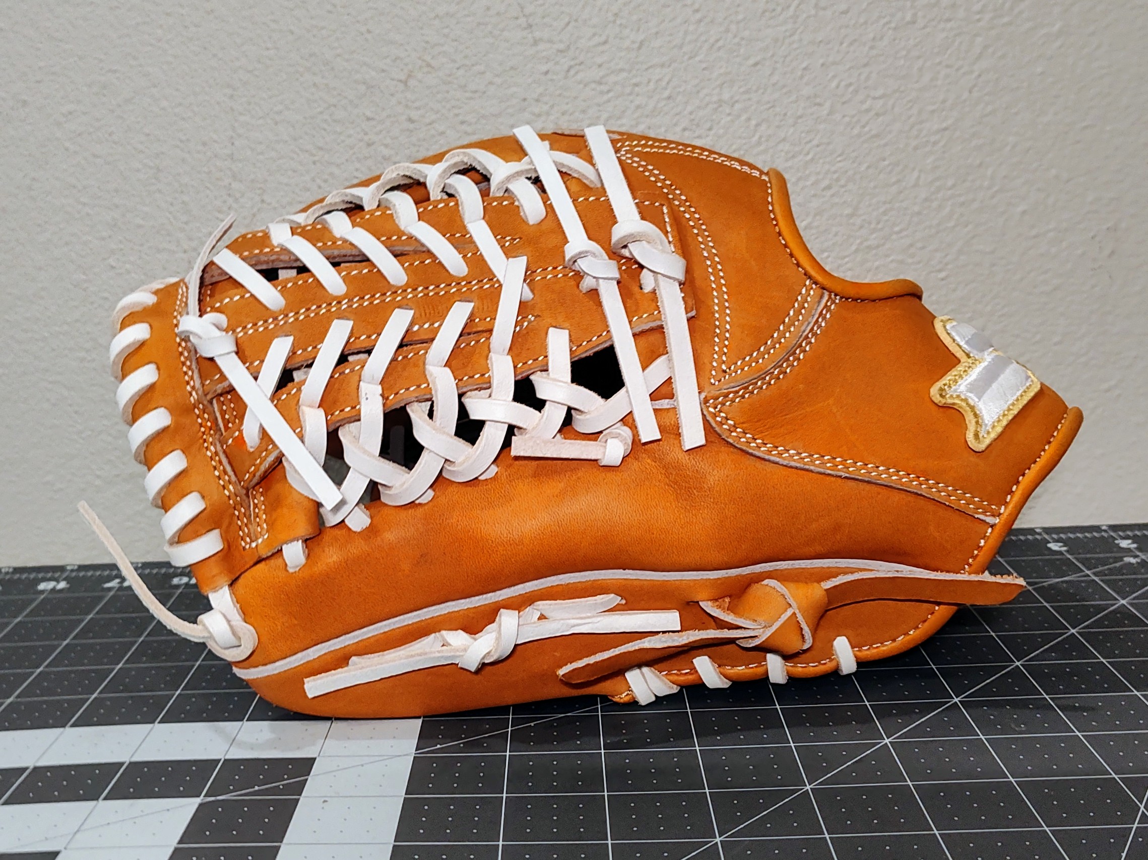 New SSK White Line Baseball Glove 11.75" (Lefty) | SidelineSwap