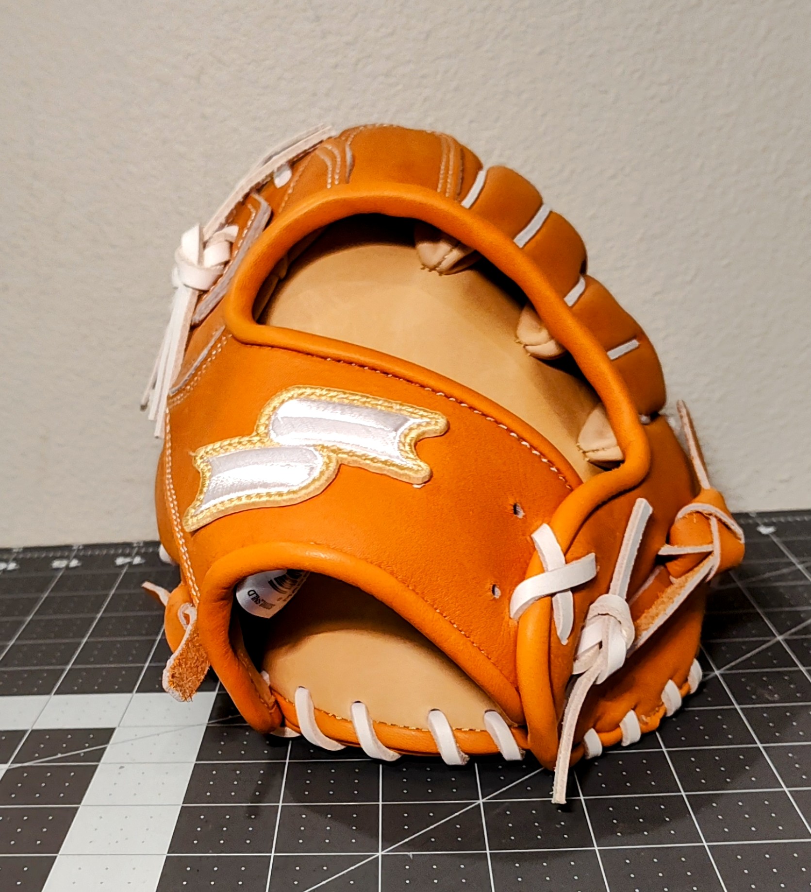 New SSK White Line Baseball Glove 11.75" (Lefty) | SidelineSwap
