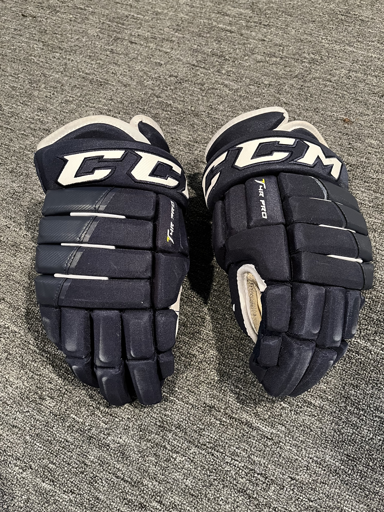 CCM 15" Tacks 4 Roll Pro Gloves | SidelineSwap