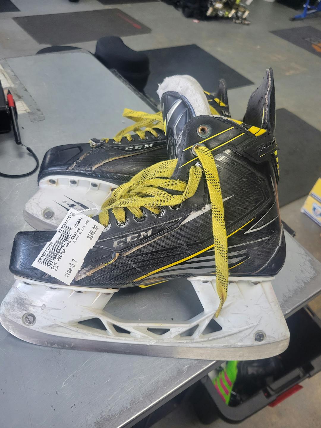 Used Ccm Vector Pro Senior 7 Ice Hockey Skates | SidelineSwap